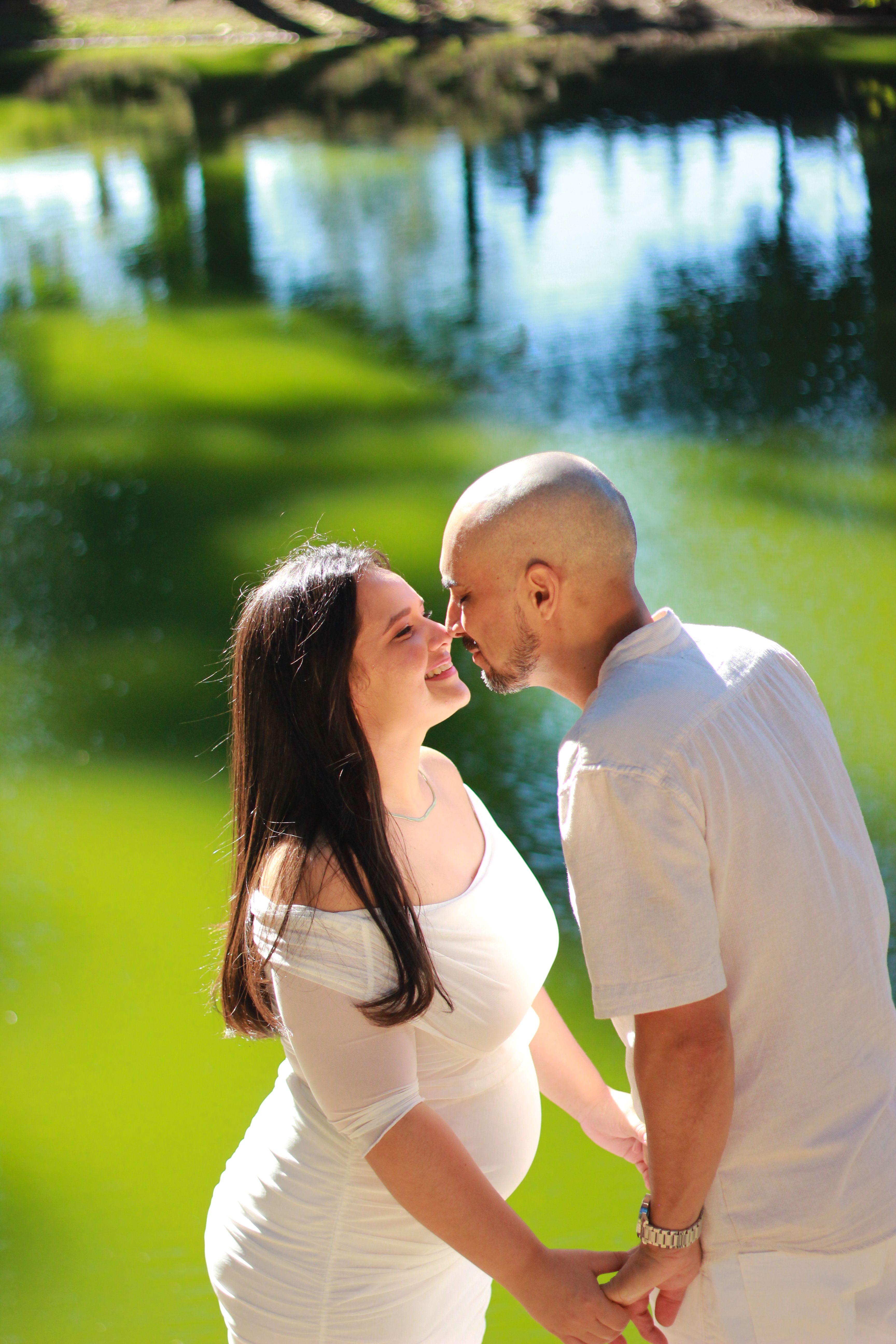 Romantic Pregnancy Photoshoot by a Lake · Free Stock Photo