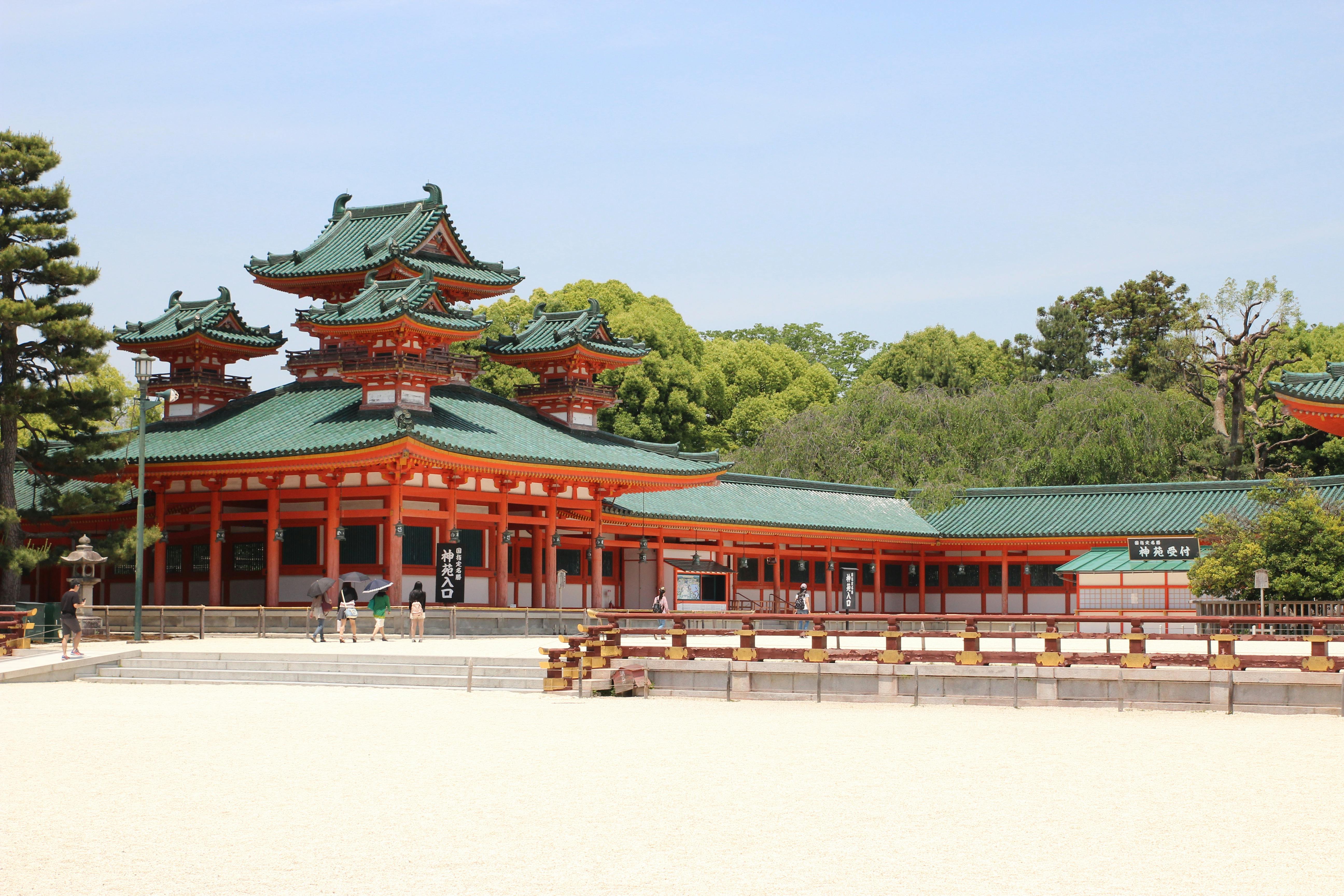 Kuil Heian Kyoto Dengan Arsitektur Tradisional · Foto Stok Gratis