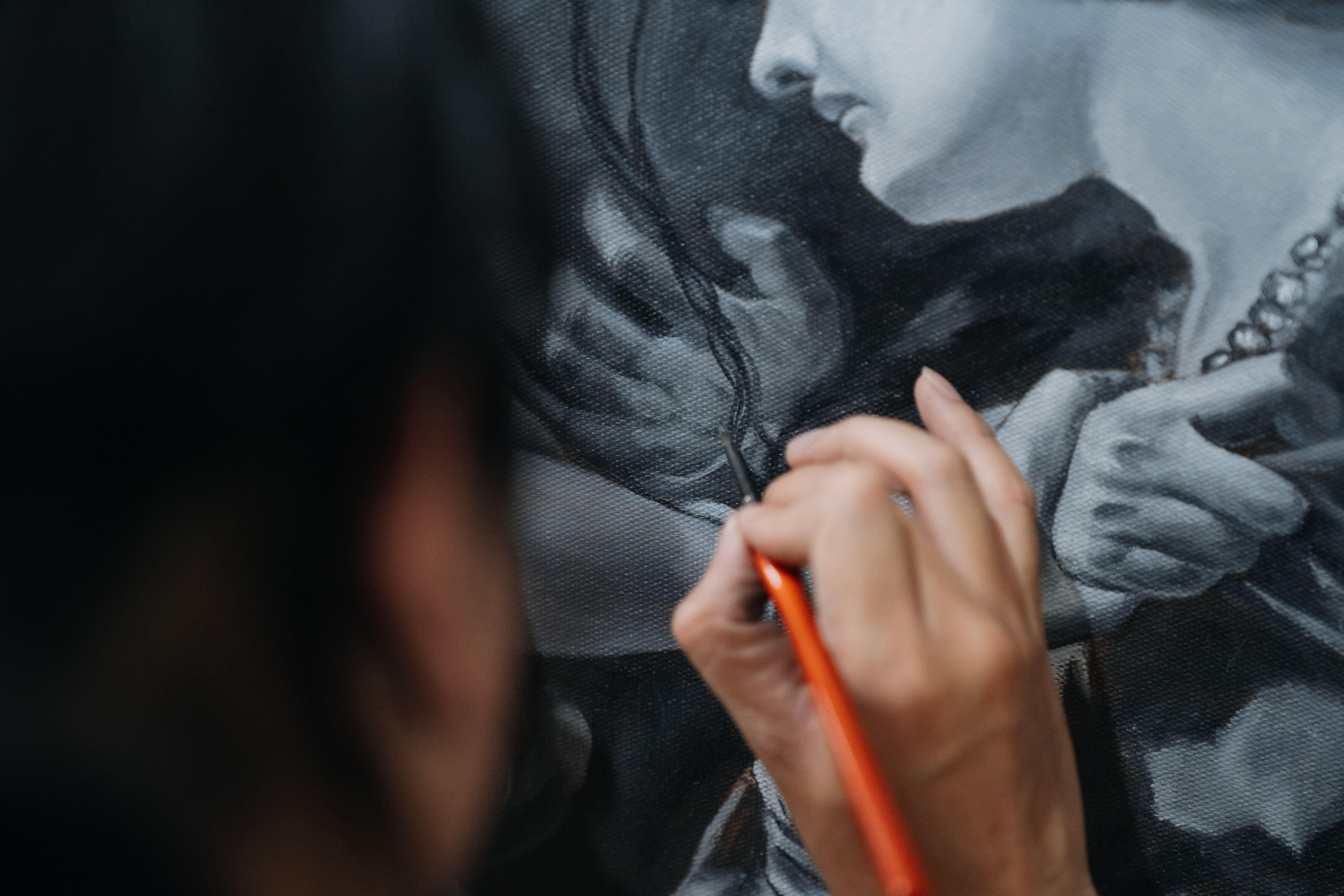 Artist Paints Realistic Portrait with Precision · Free Stock Photo