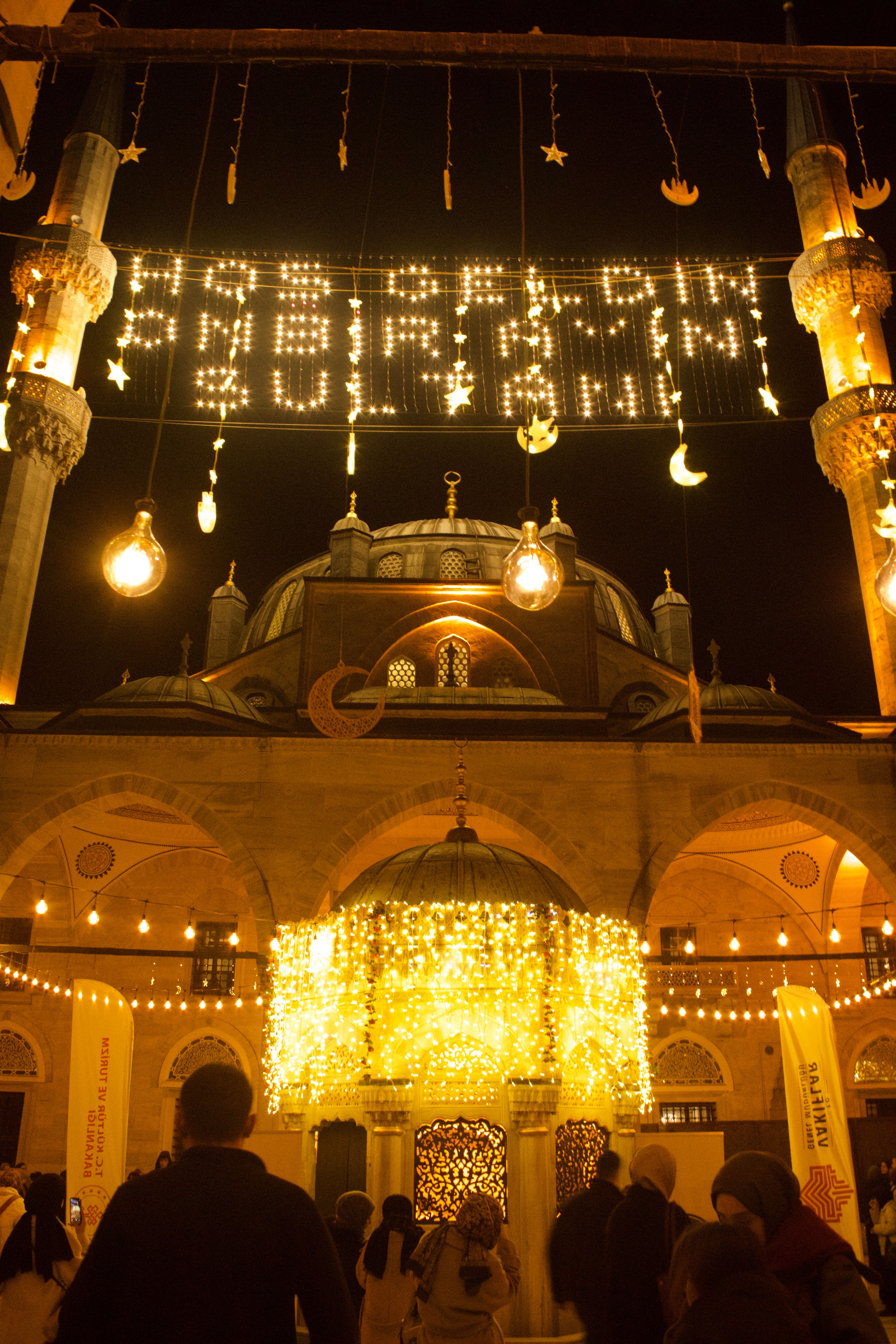 Illuminated Mosque at Night During Ramadan Festivities · Free Stock Photo