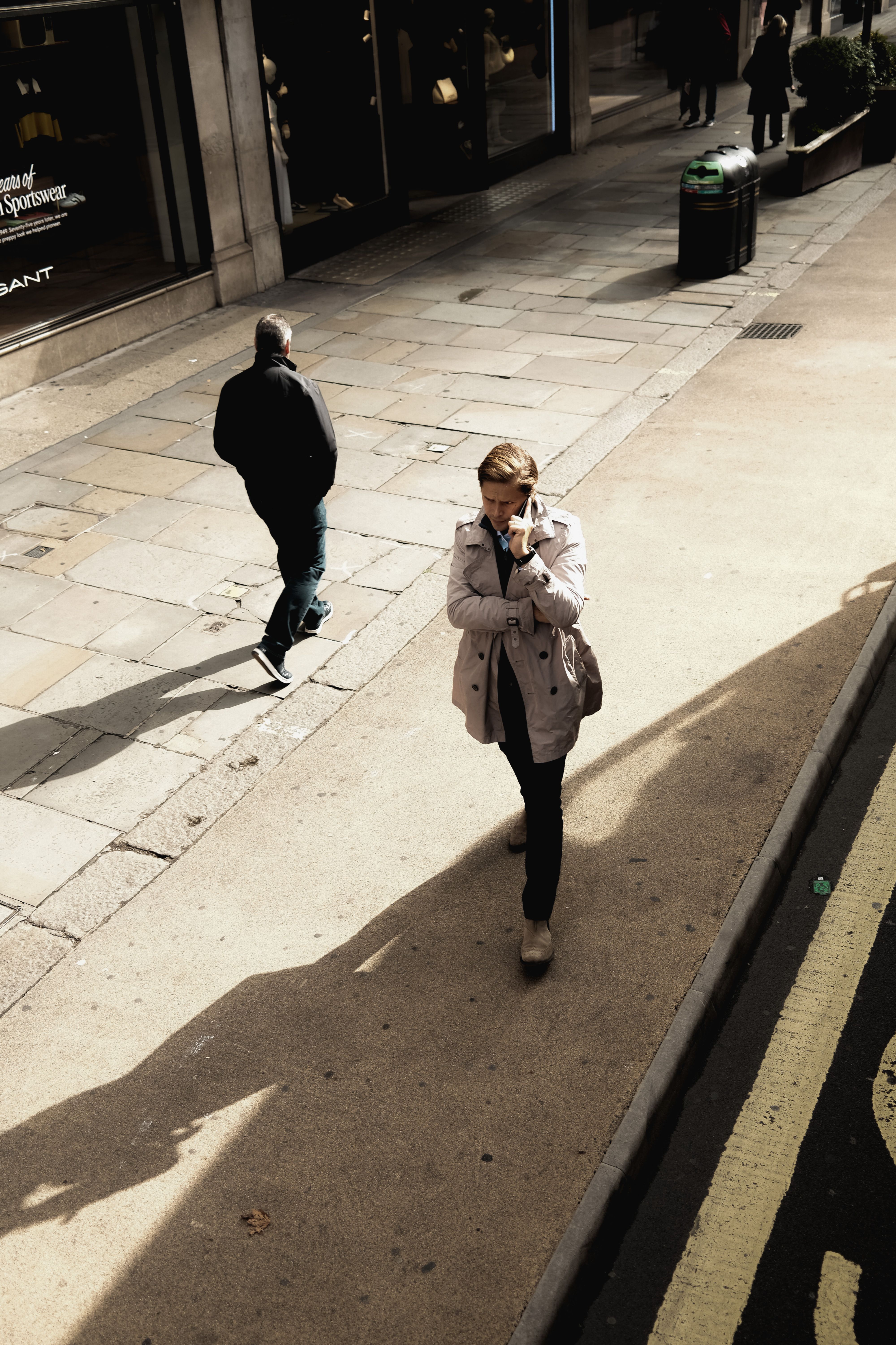 Street View of Pedestrians on Urban Sidewalk · Free Stock Photo