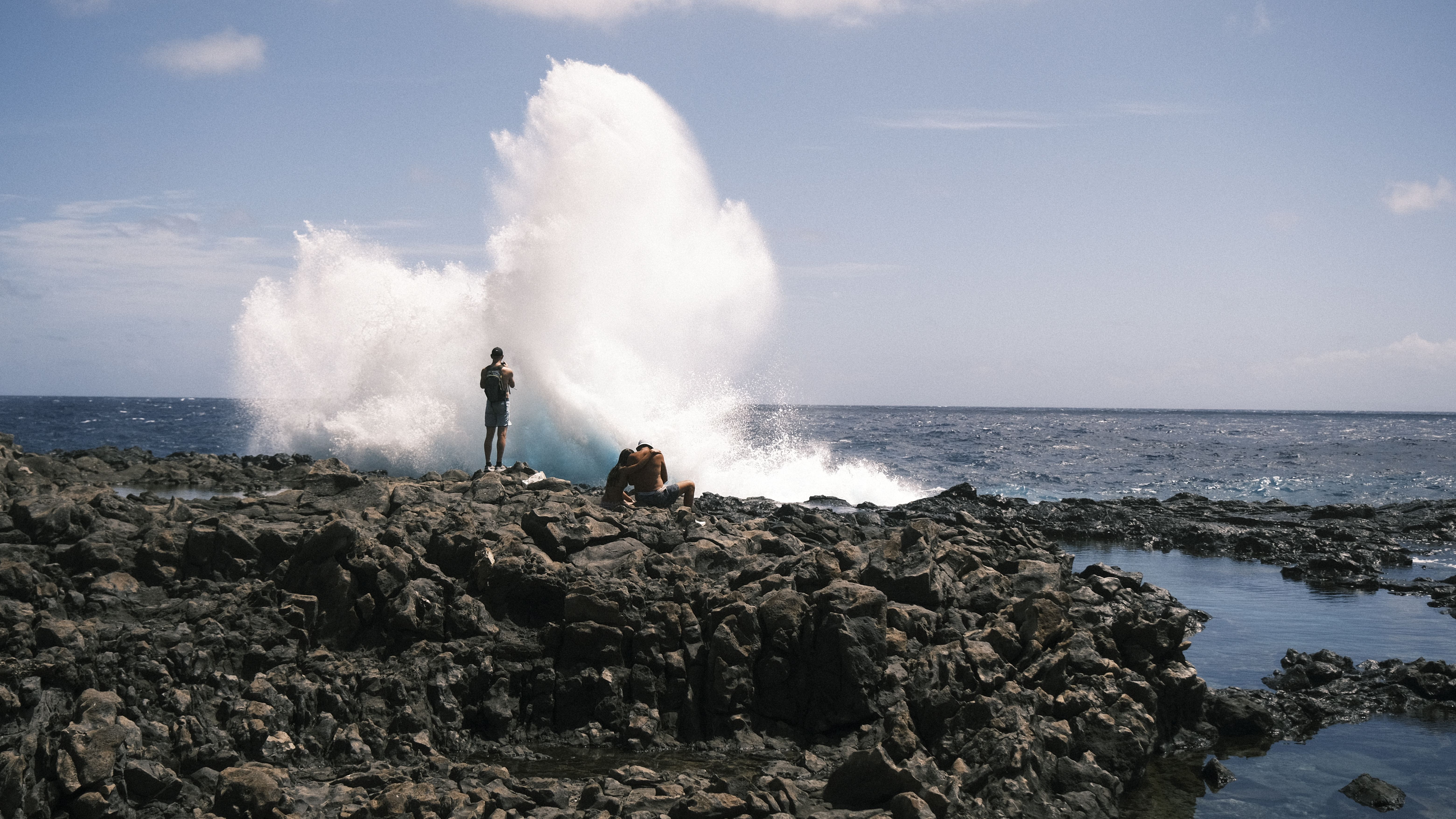 Dramatic Ocean Waves Crashing on Rocky Shoreline · Free Stock Photo
