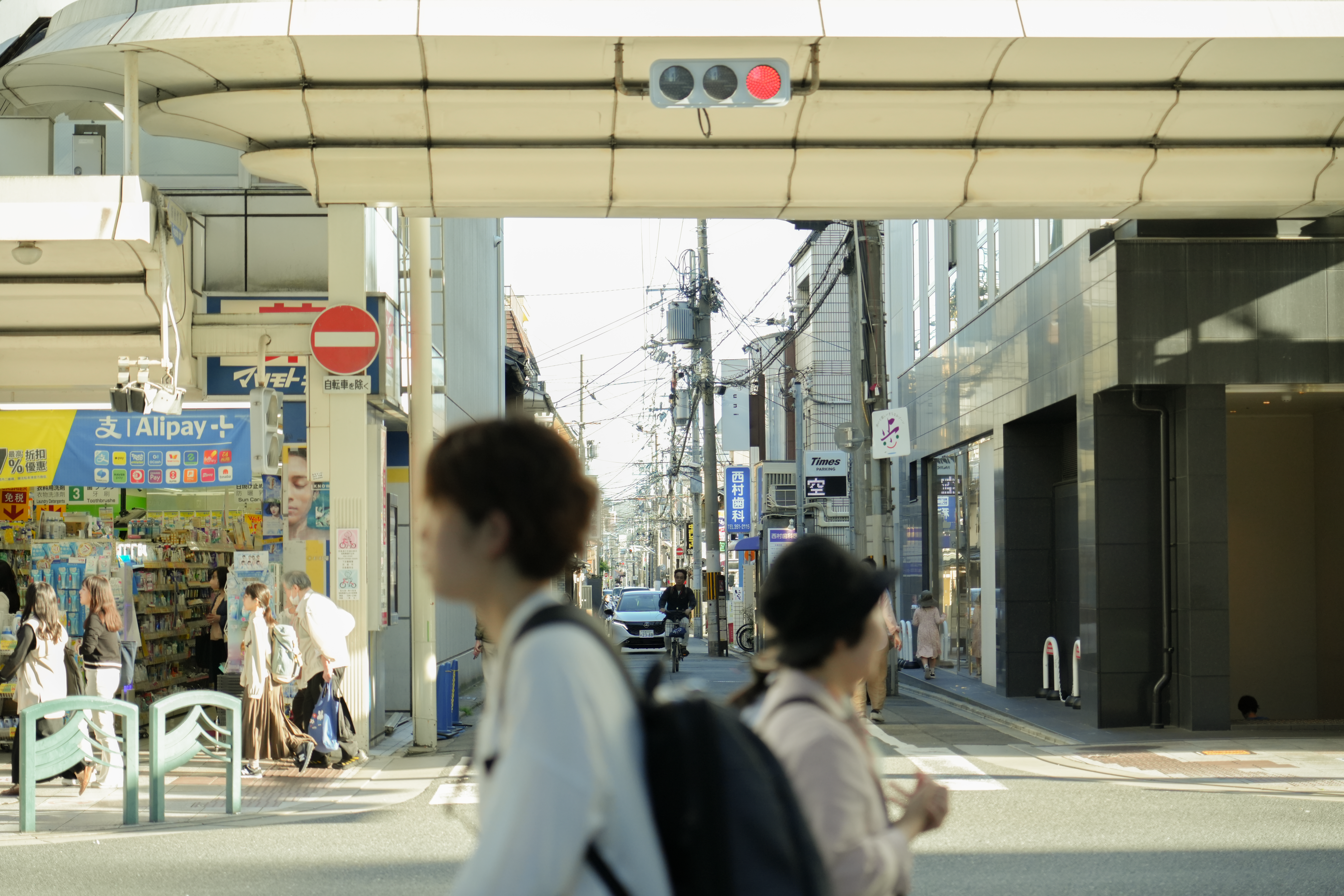 Urban Street Scene in Japanese City Daylight · Free Stock Photo