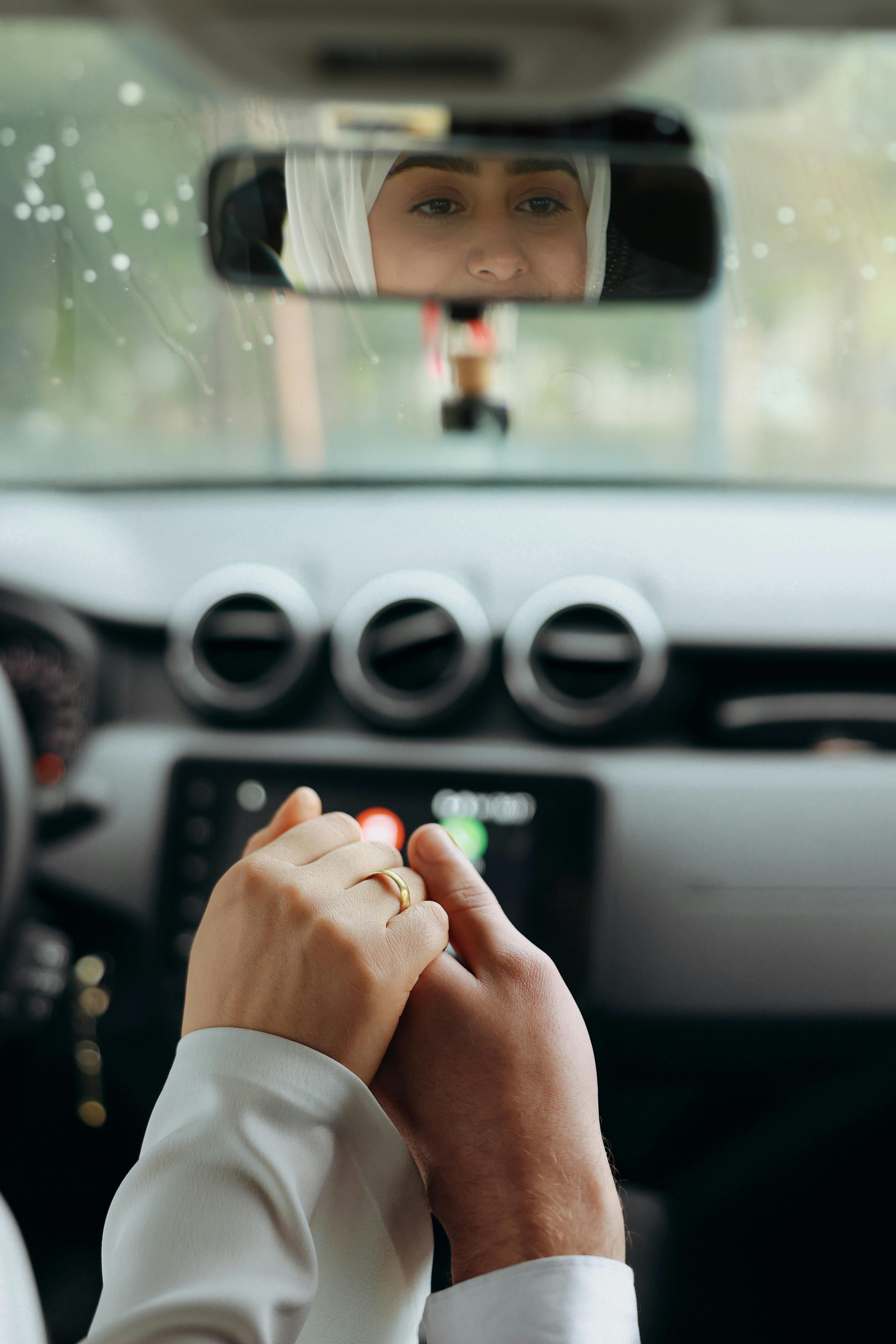 hold hand while driving