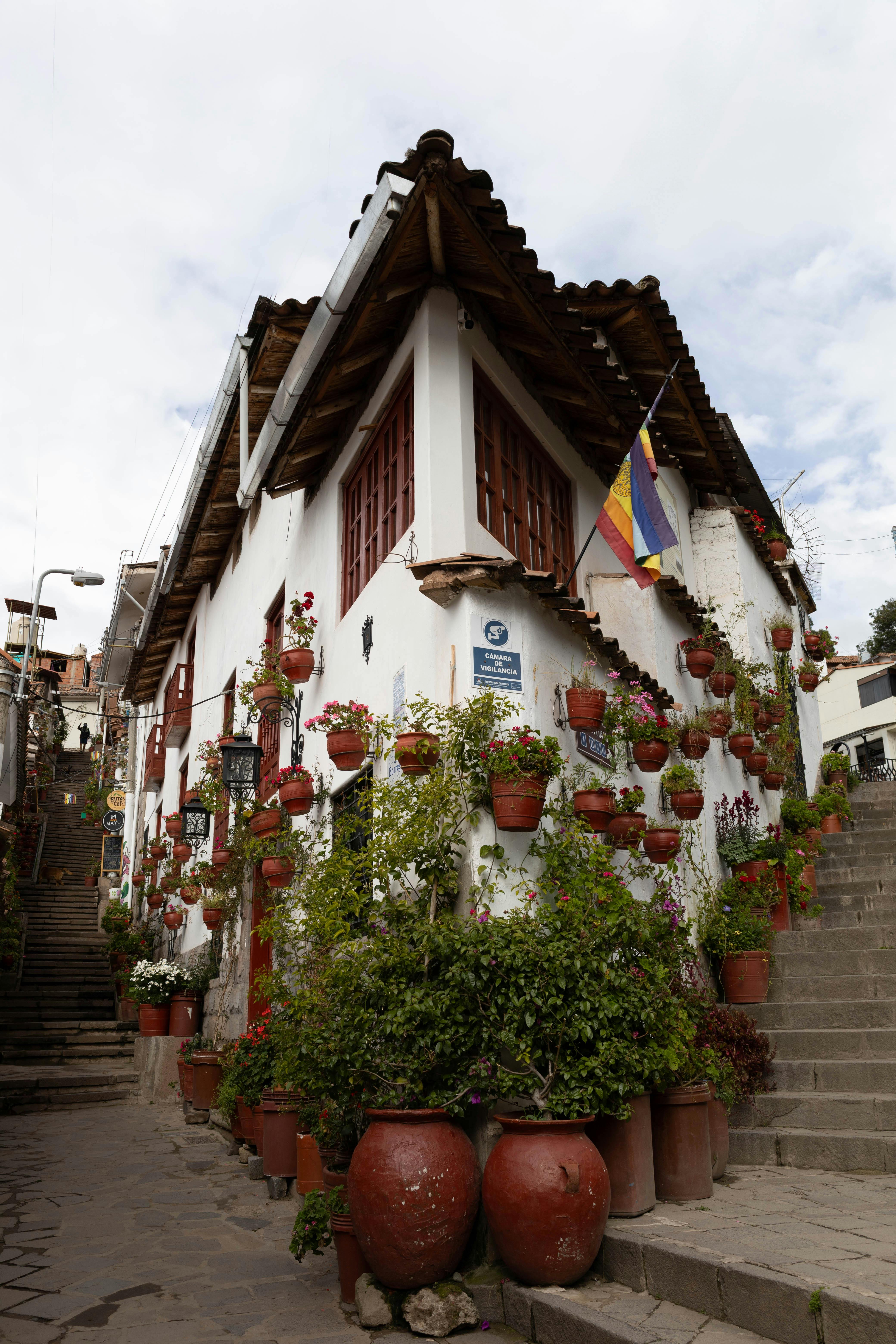 Charming Colonial House with Flower Pots in Historic District · Free ...