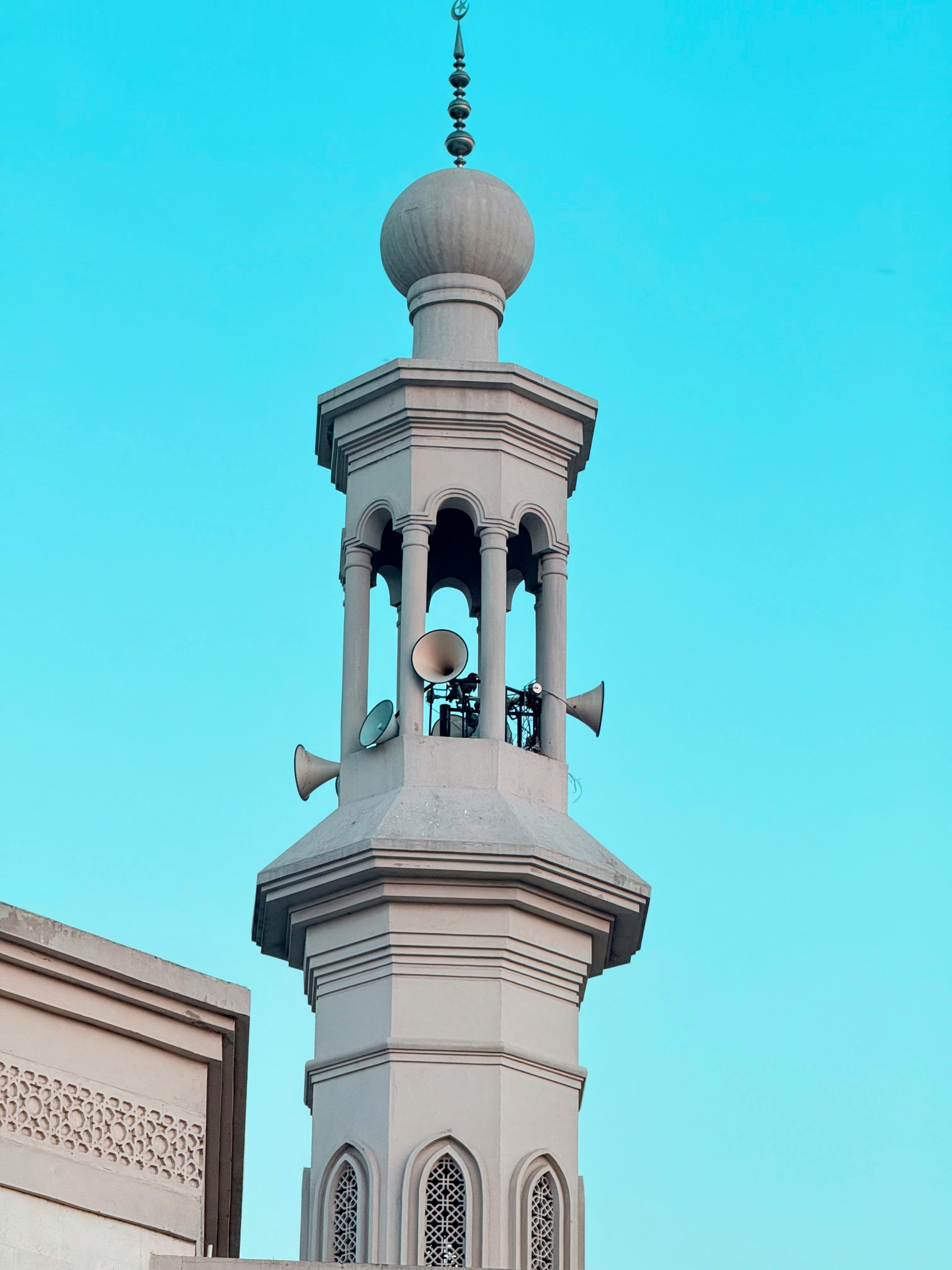 Beautiful Minaret in Lahore against Clear Sky · Free Stock Photo