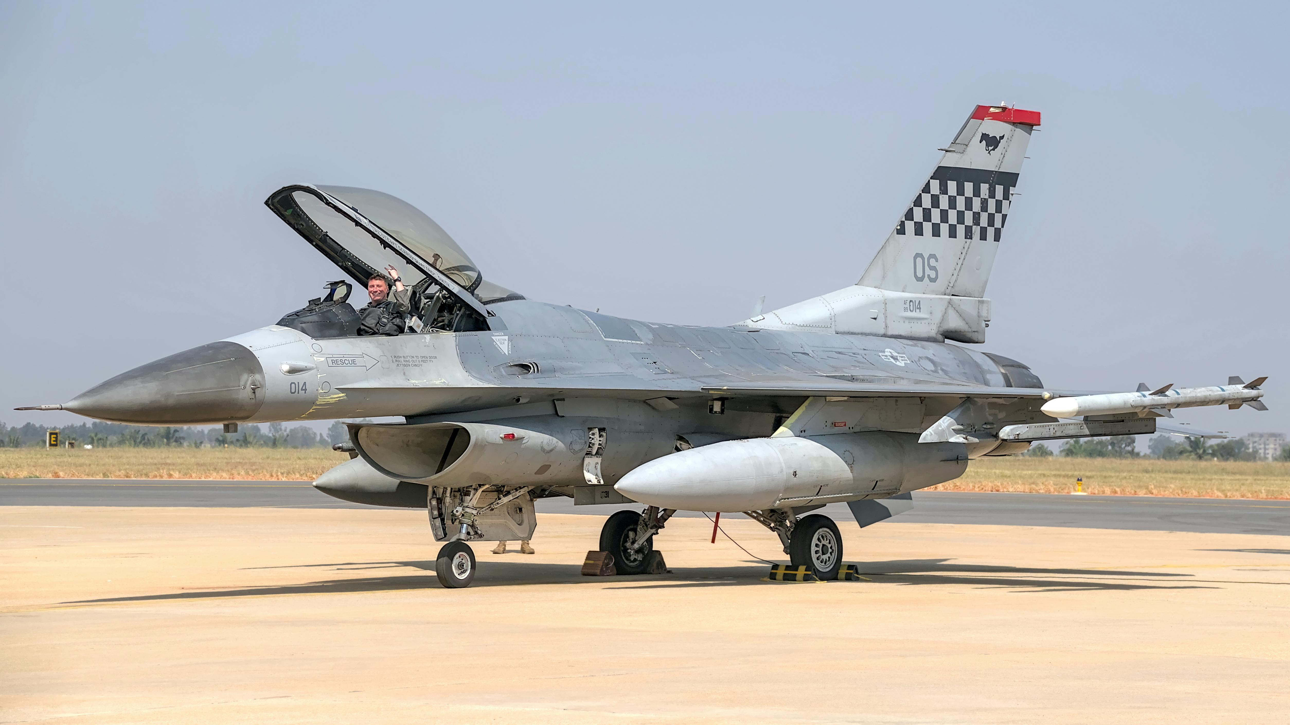 F-16 Fighter Jet Display at Bengaluru Airshow · Free Stock Photo