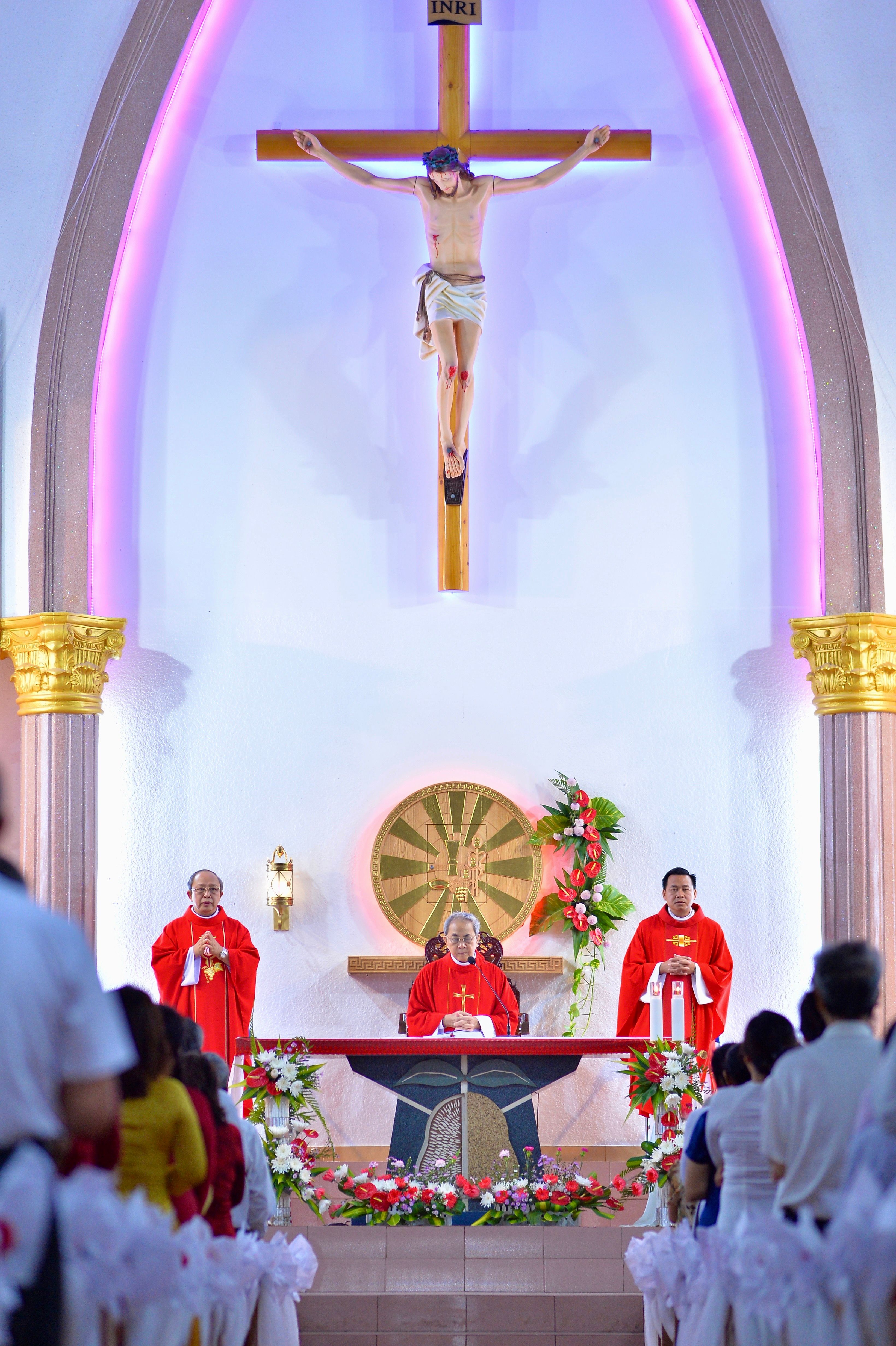 Crucifix Photos, Download The BEST Free Crucifix Stock Photos & HD Images