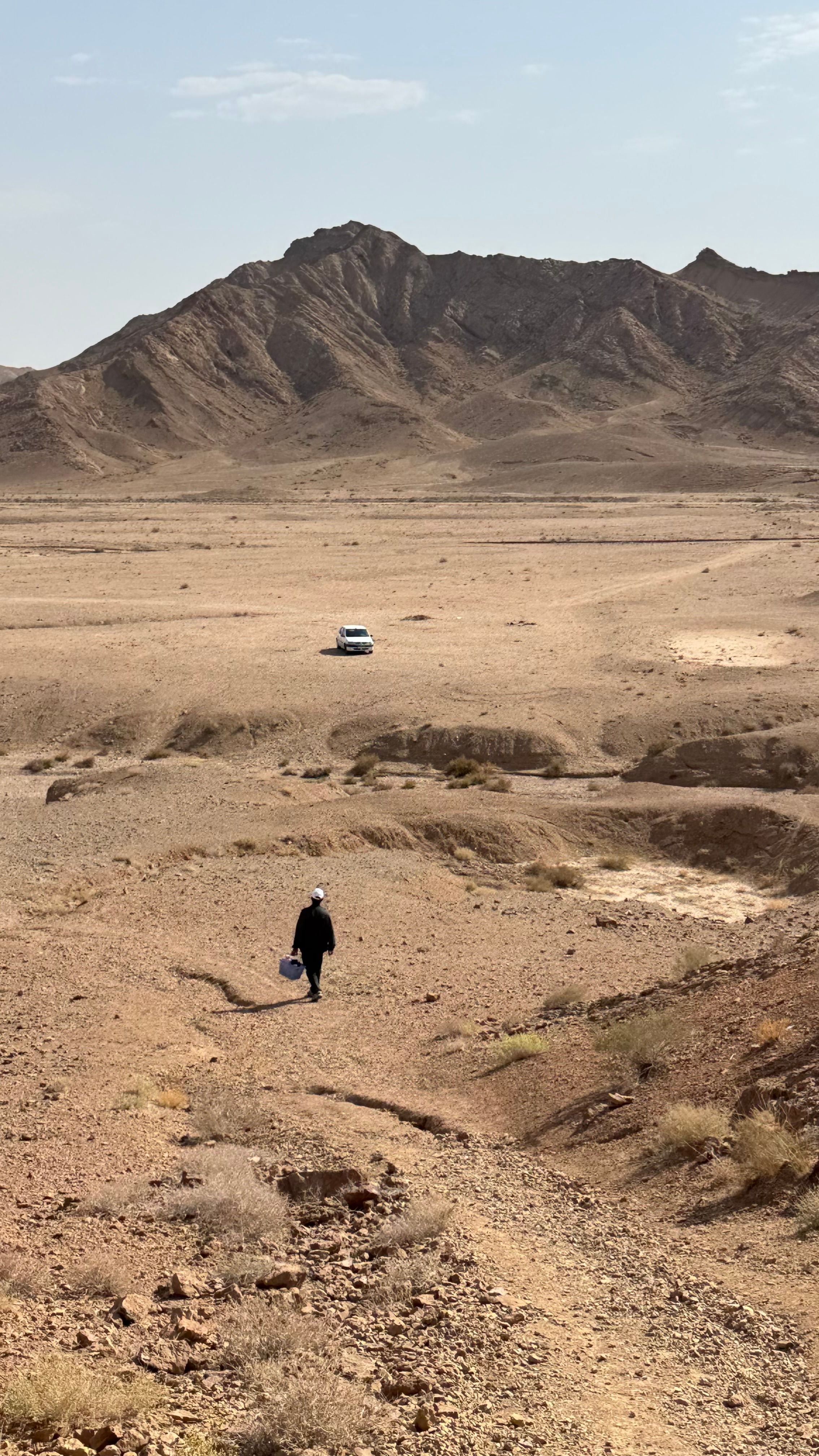 A Man Wandering In The Desert 1900 Pic Photos, Download The BEST Free A ...