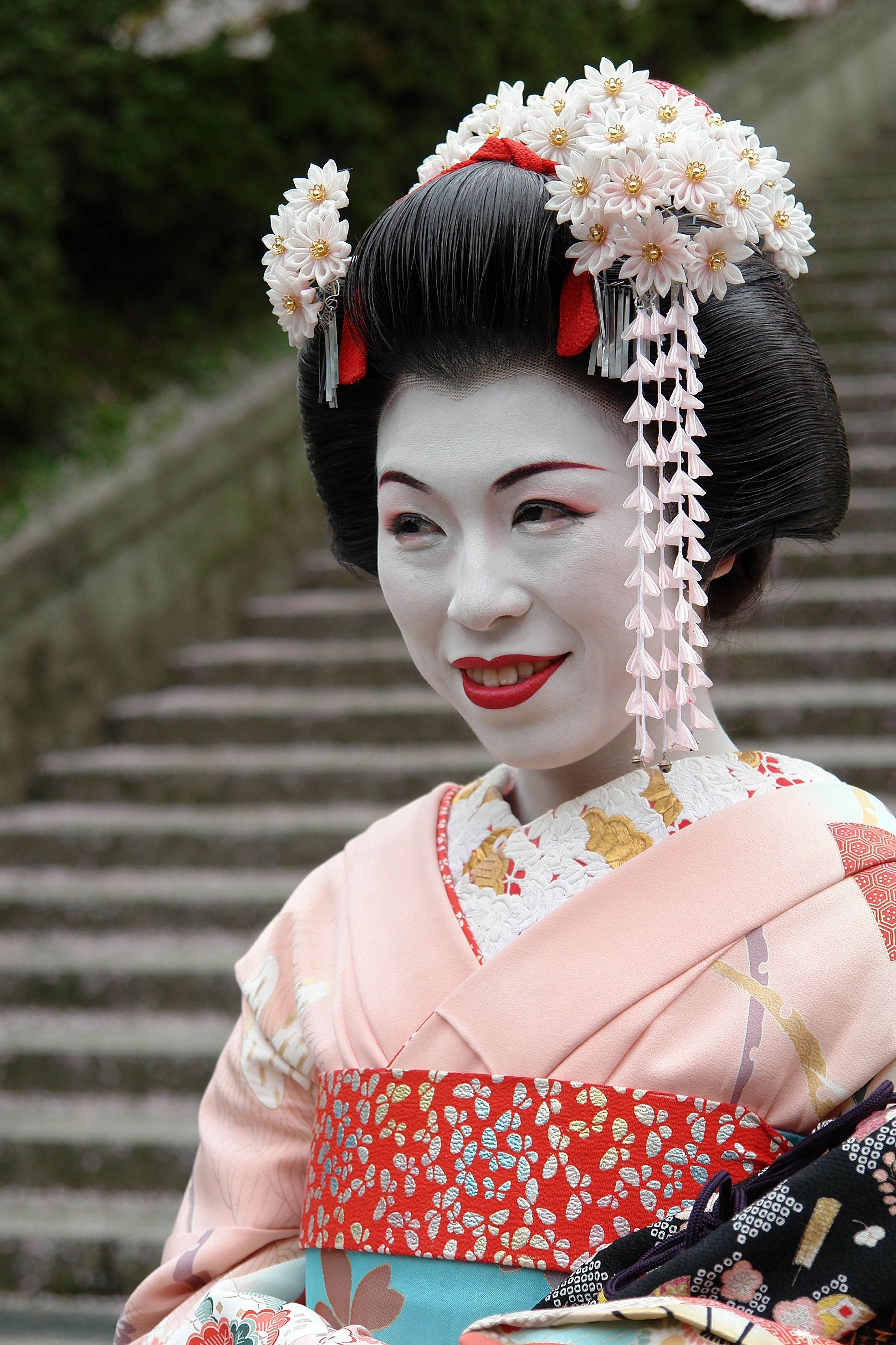 Geisha Con Kimono Tradicional En Kioto · Foto de stock gratuita
