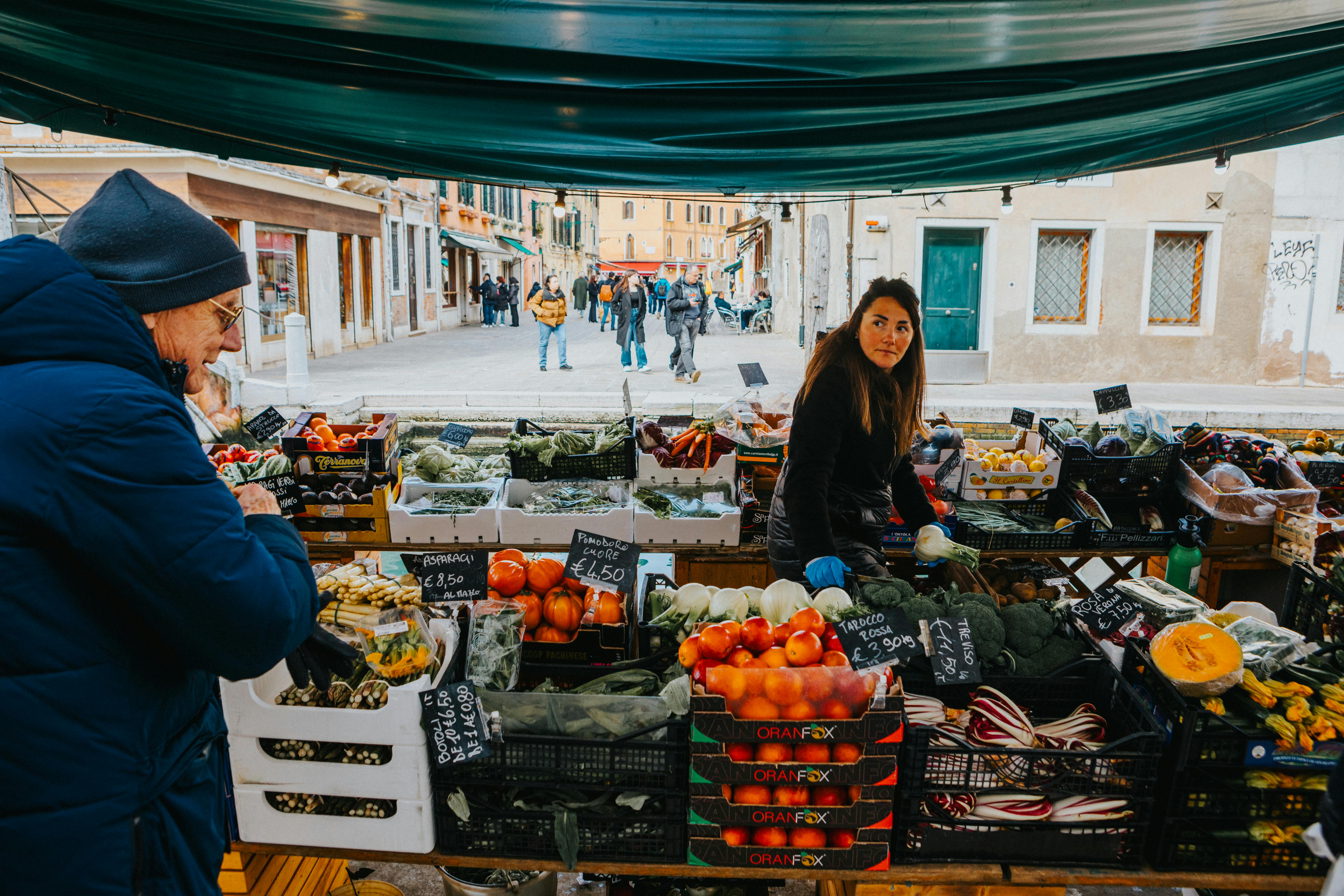 Vibrant Local Market Scene with Fresh Produce · Free Stock Photo