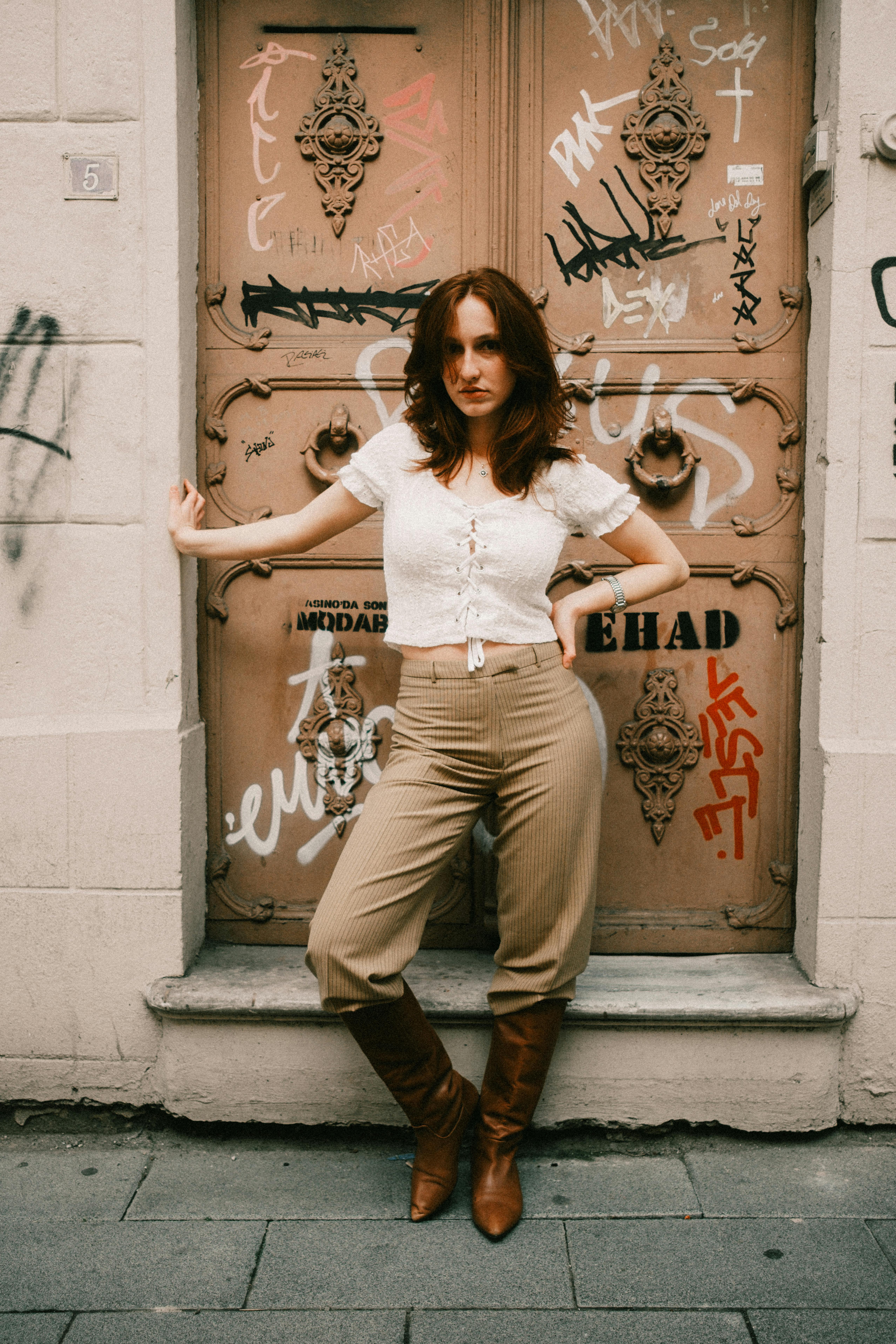 Model With Wall Background Photos, Download The BEST Free Model With ...