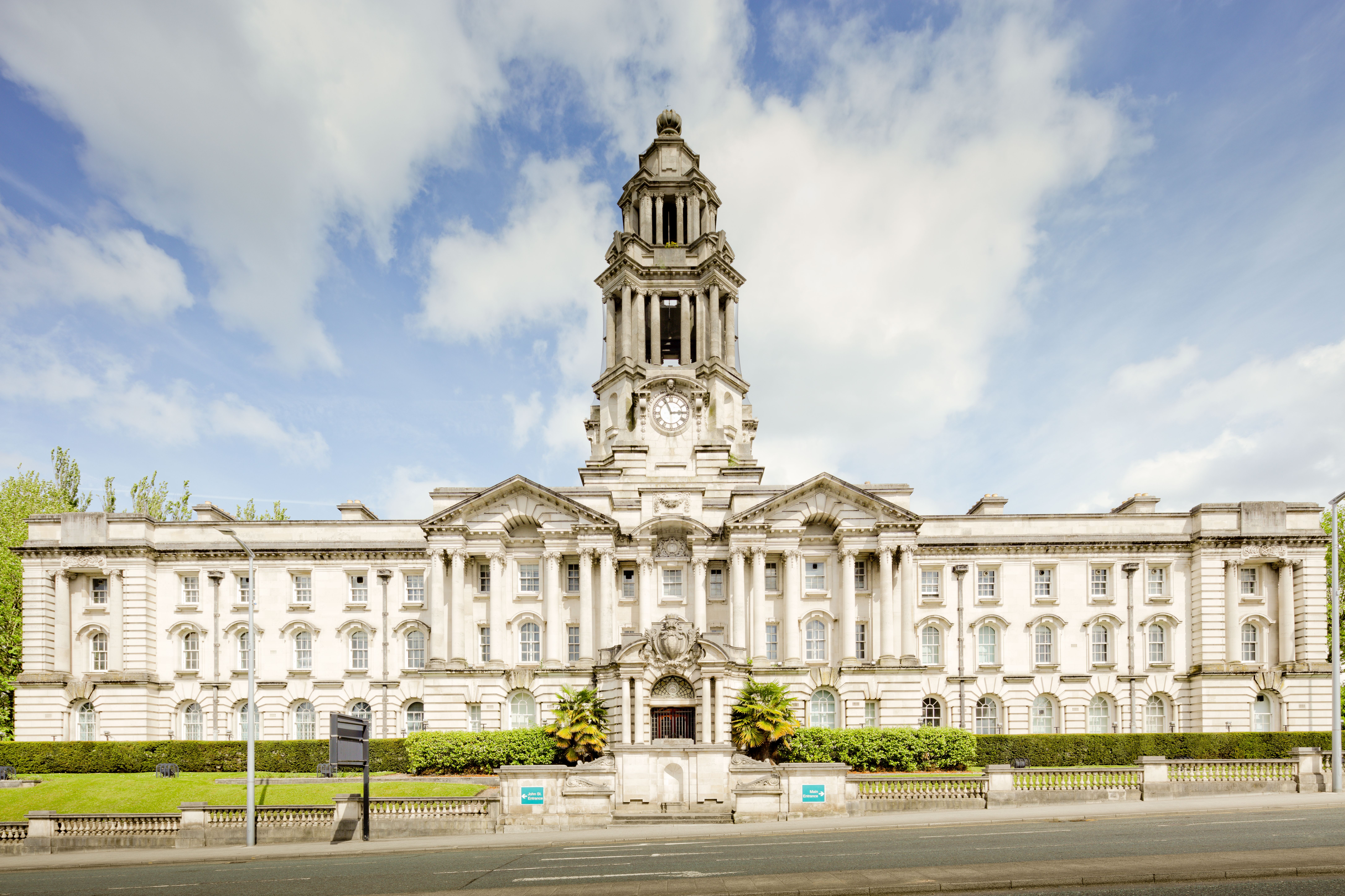 Majestic Stockport Town Hall in England · Free Stock Photo