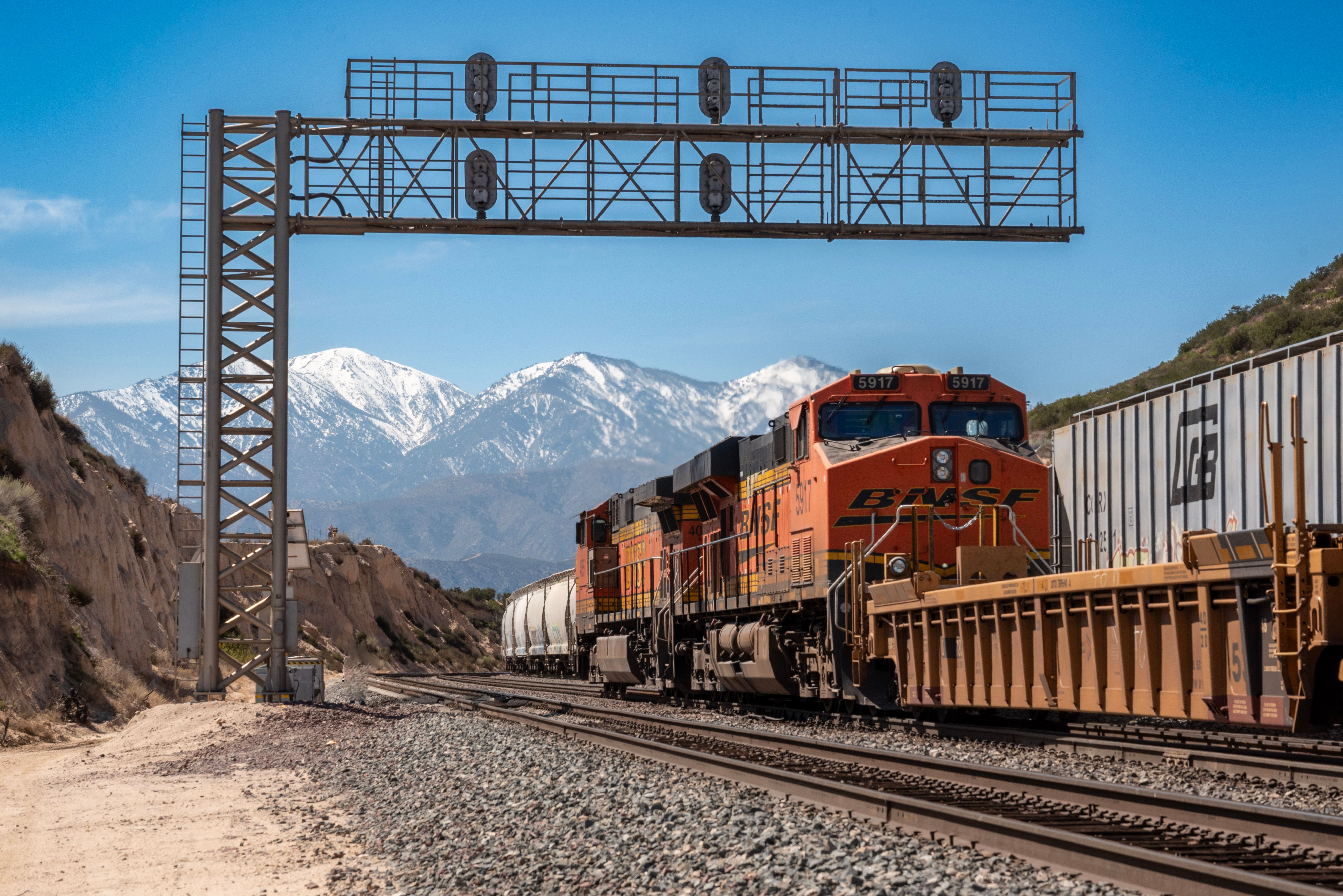 Magnet Train Photos, Download The BEST Free Magnet Train Stock Photos ...