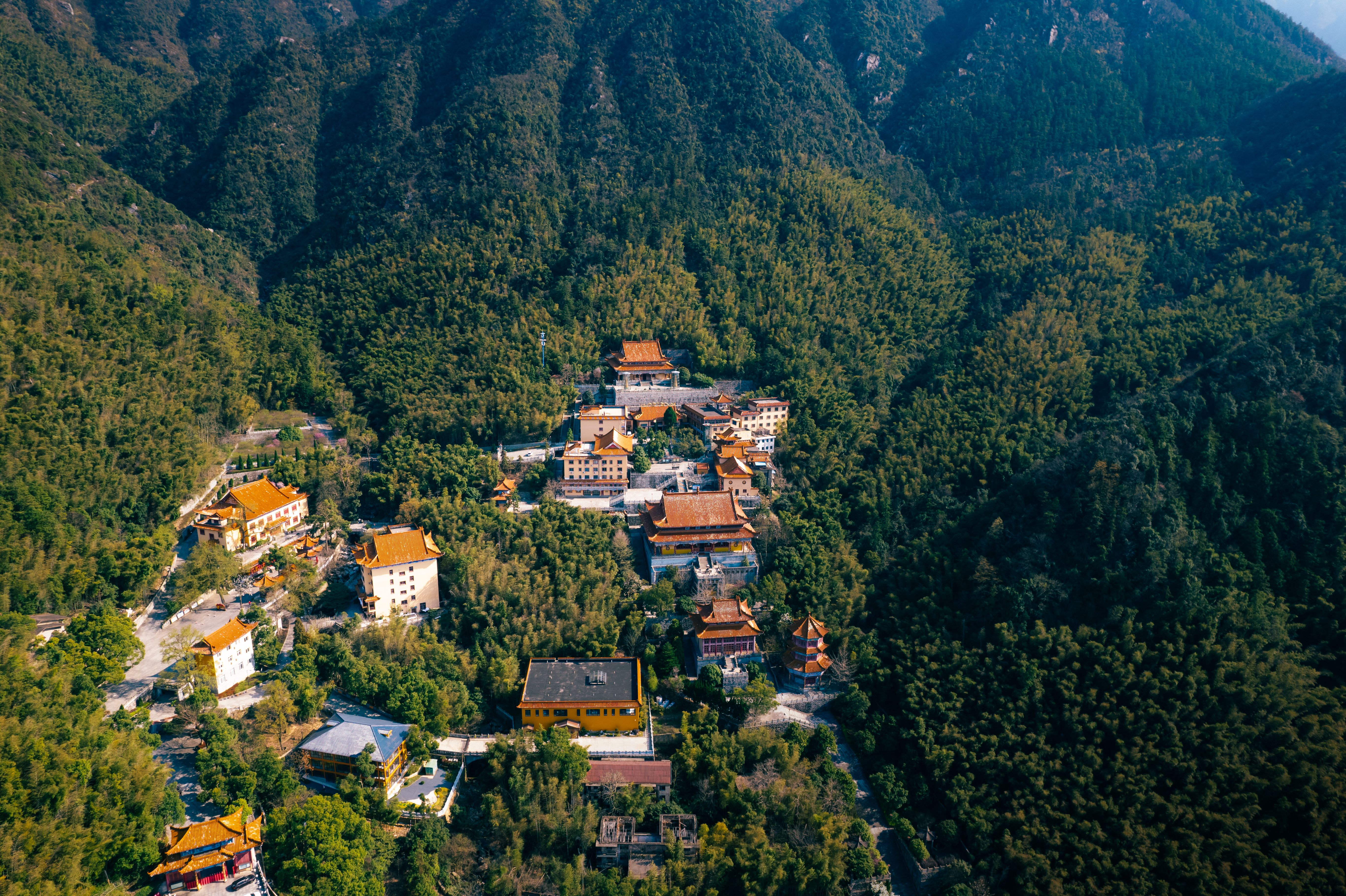 Vista Aérea De Una Antigua Aldea De Montaña En China · Foto de stock ...