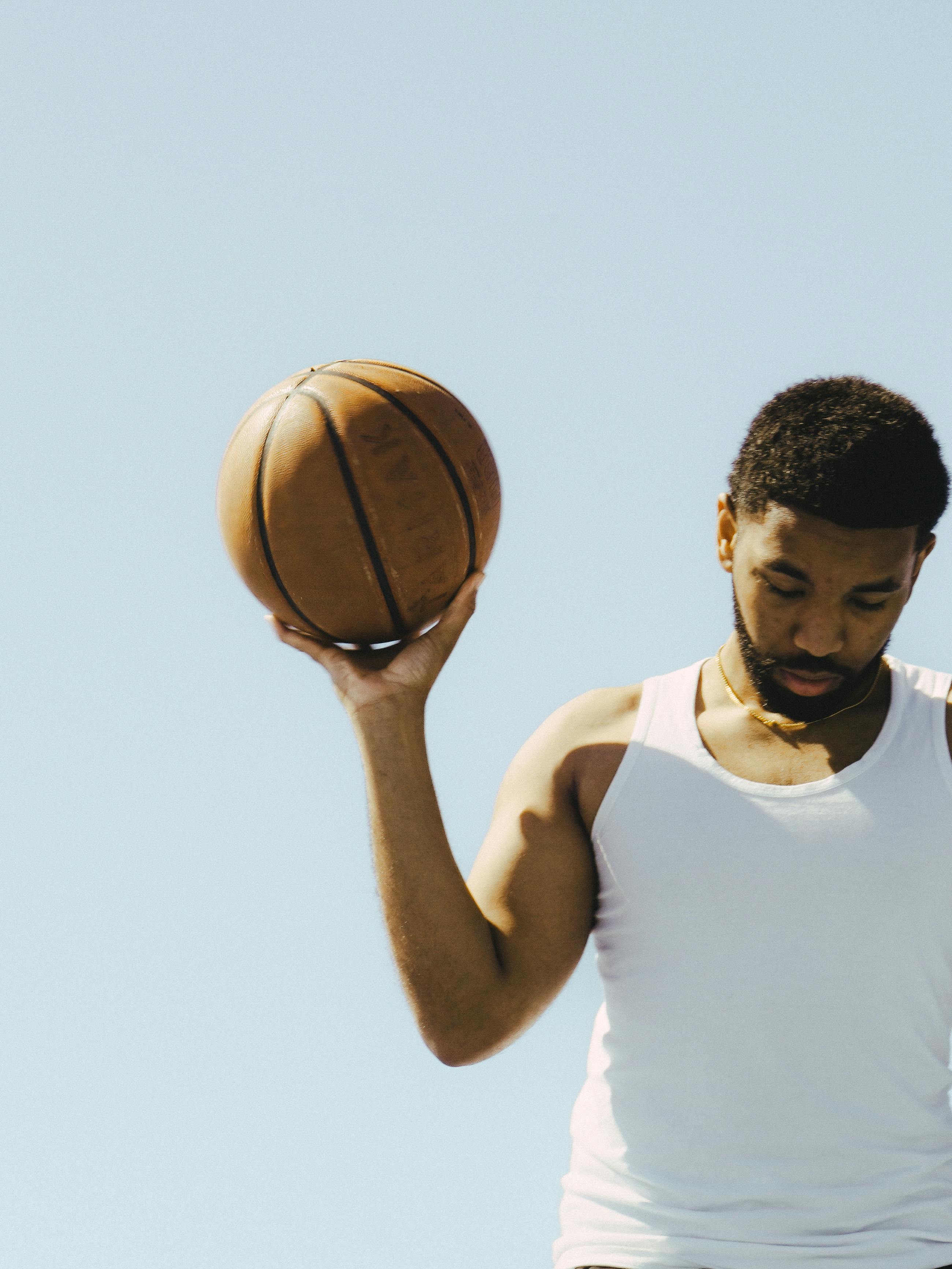 Focused Basketball Player on an Outdoor Court · Free Stock Photo