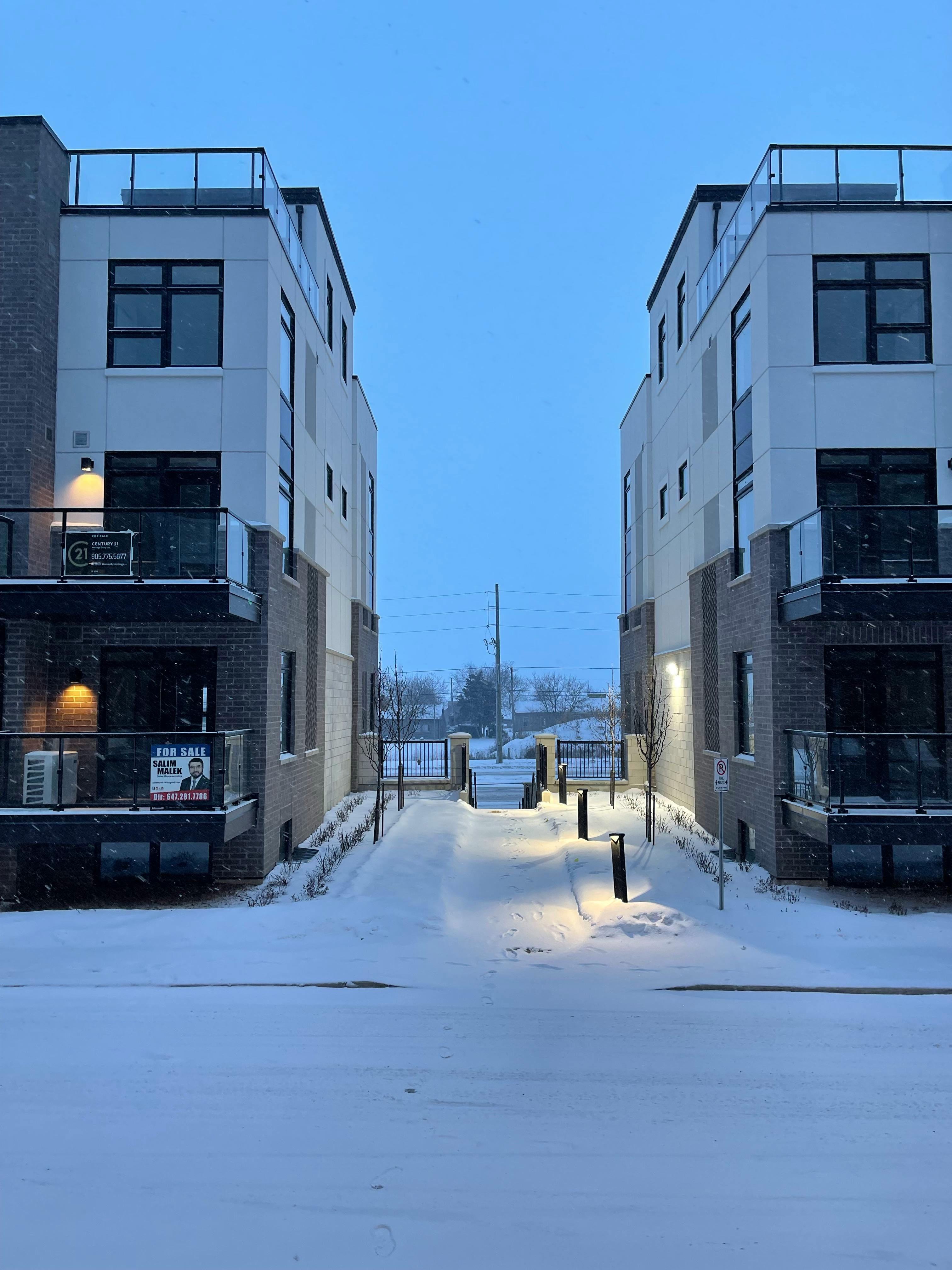 Modern Snow-Covered Apartments at Dusk · Free Stock Photo