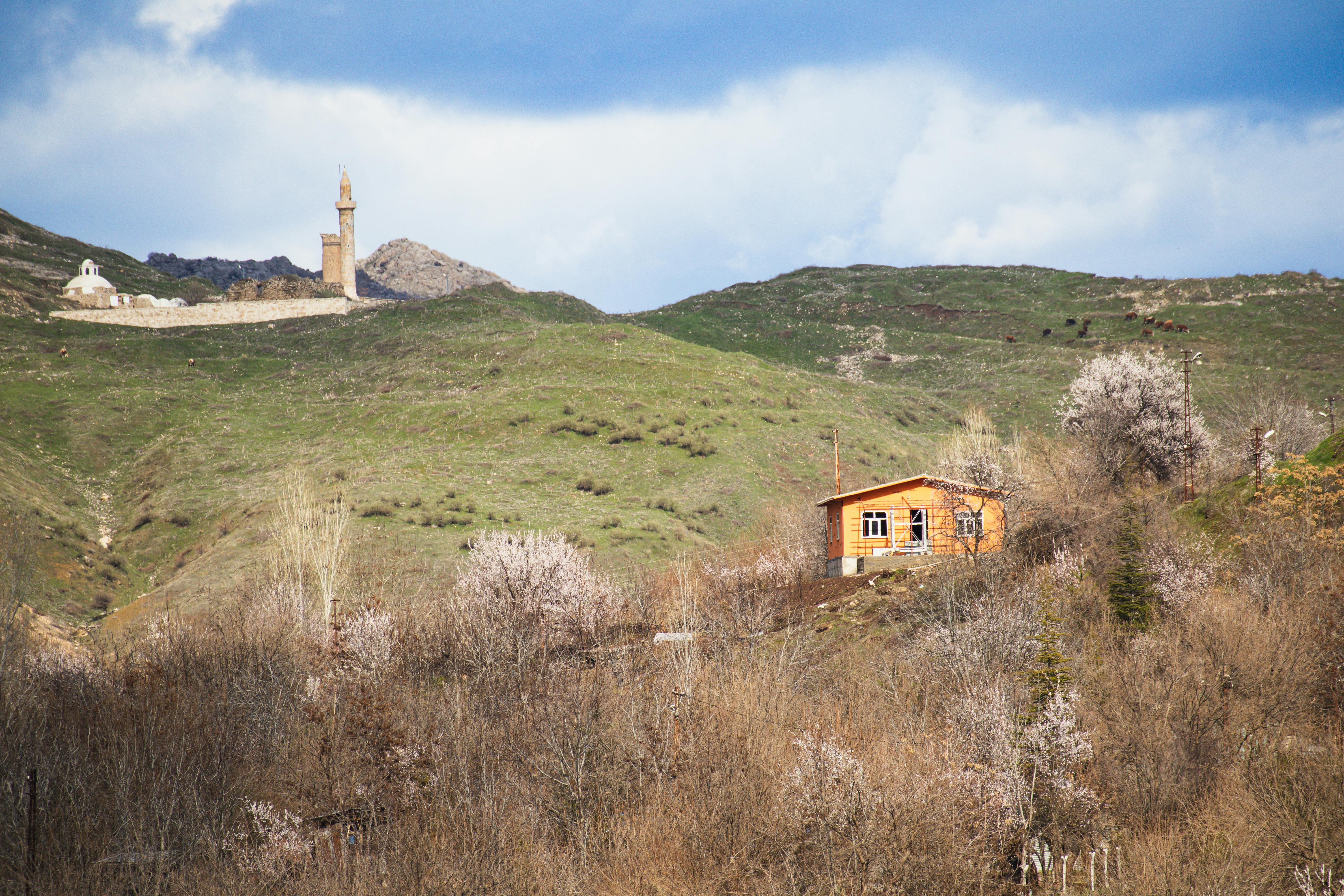 Rustic Cabin in Palu Hills with Mosque View · Free Stock Photo