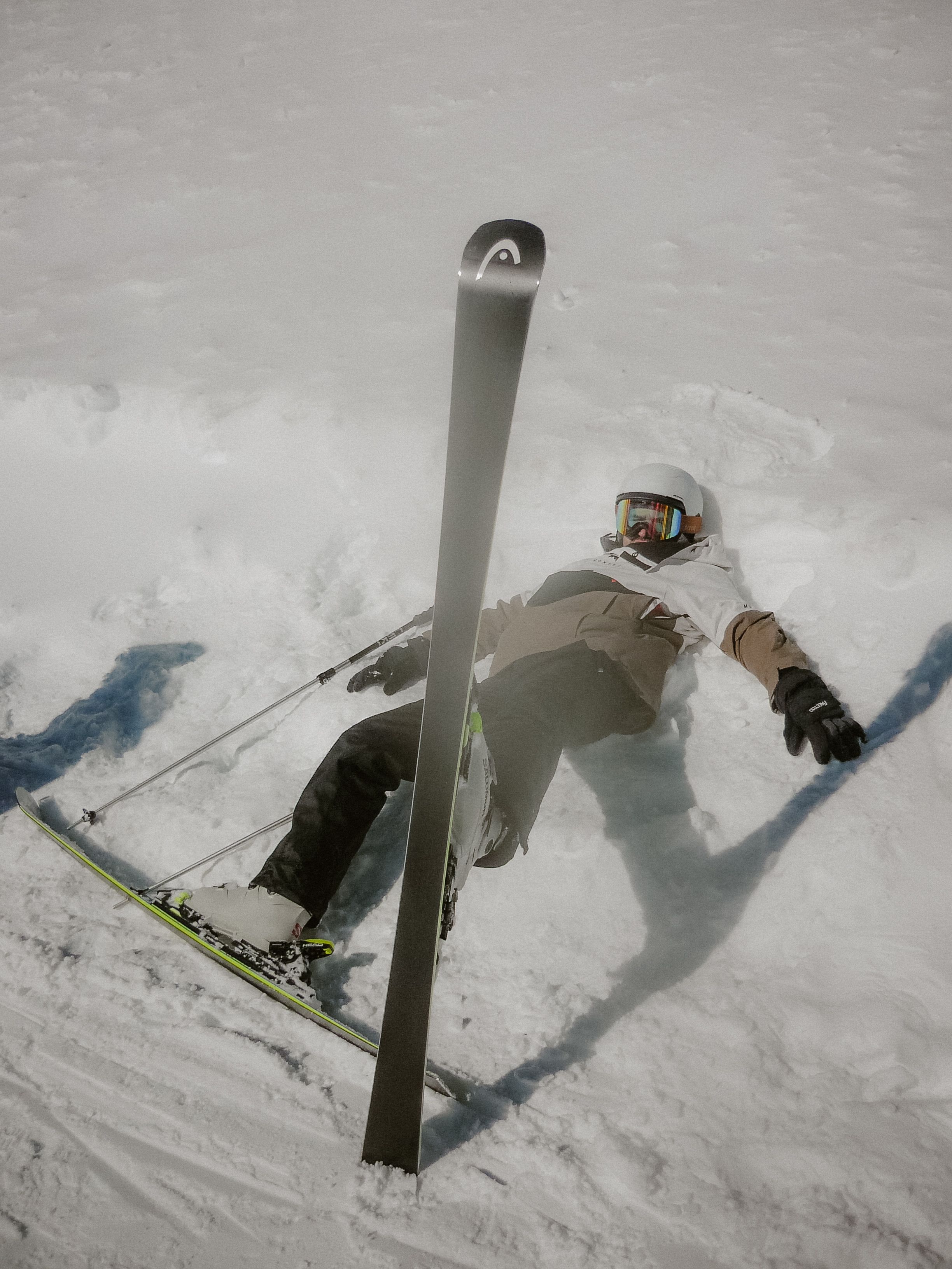 Funny Skiing Fall on Snowy Mountain · Free Stock Photo