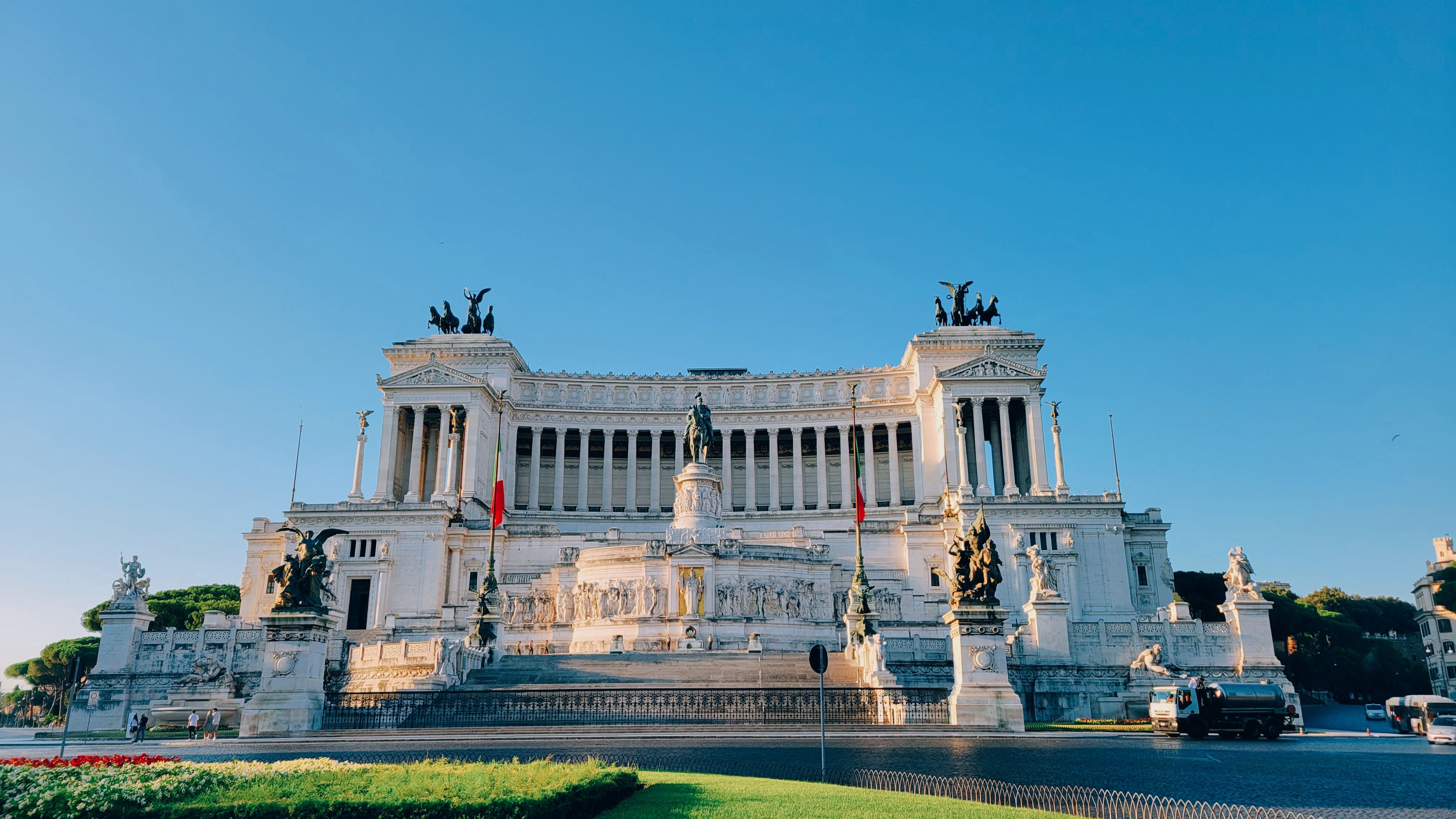 Vittoriano Monument Bright Day View in Rome · Free Stock Photo