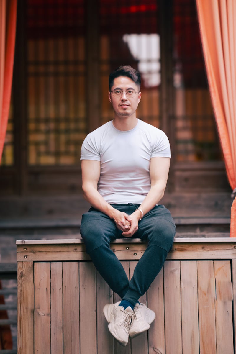 Man Sitting Photos, Download The BEST Free Man Sitting Stock Photos ...