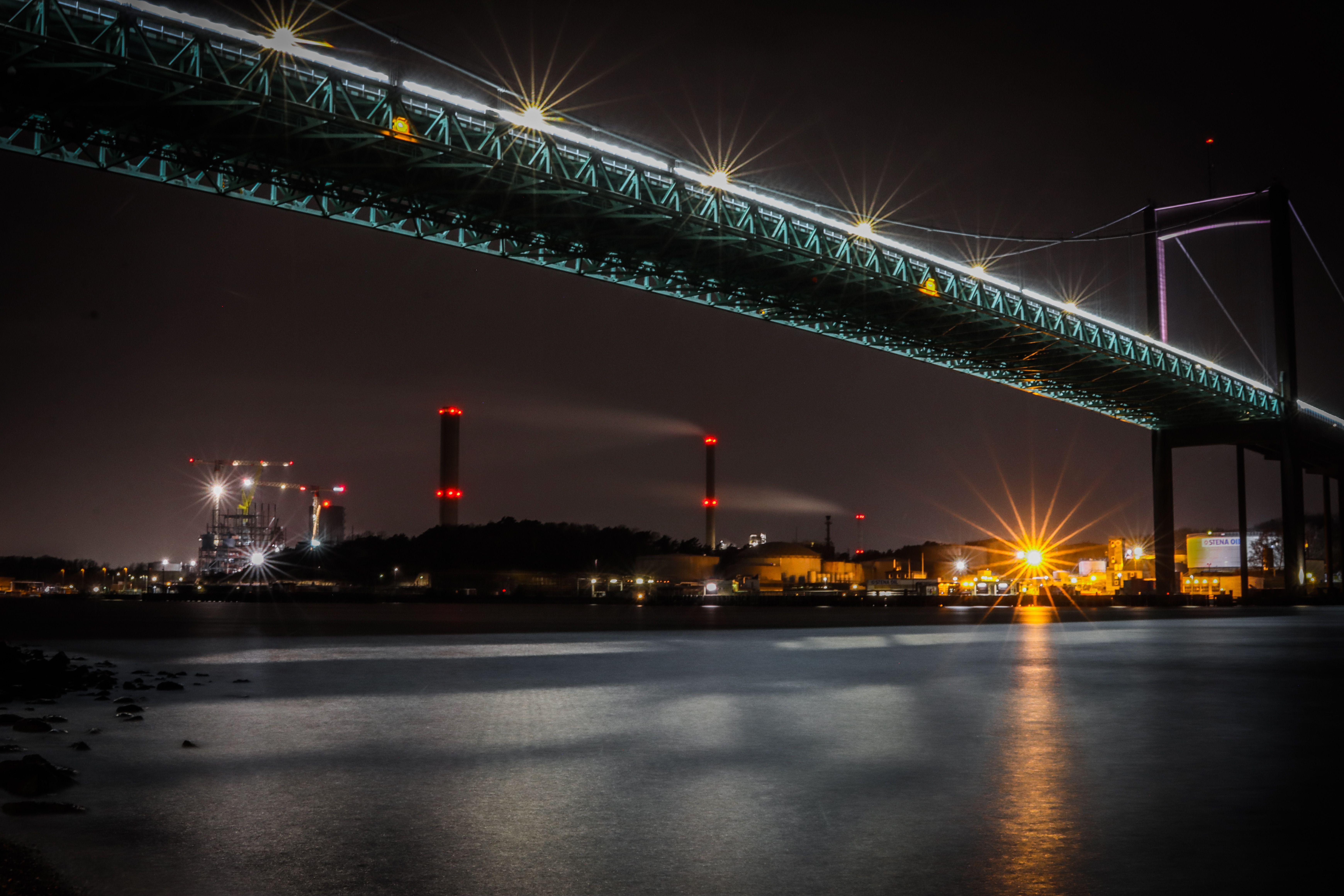 Illuminated Älvsborg Bridge at Night in Gothenburg · Free Stock Photo