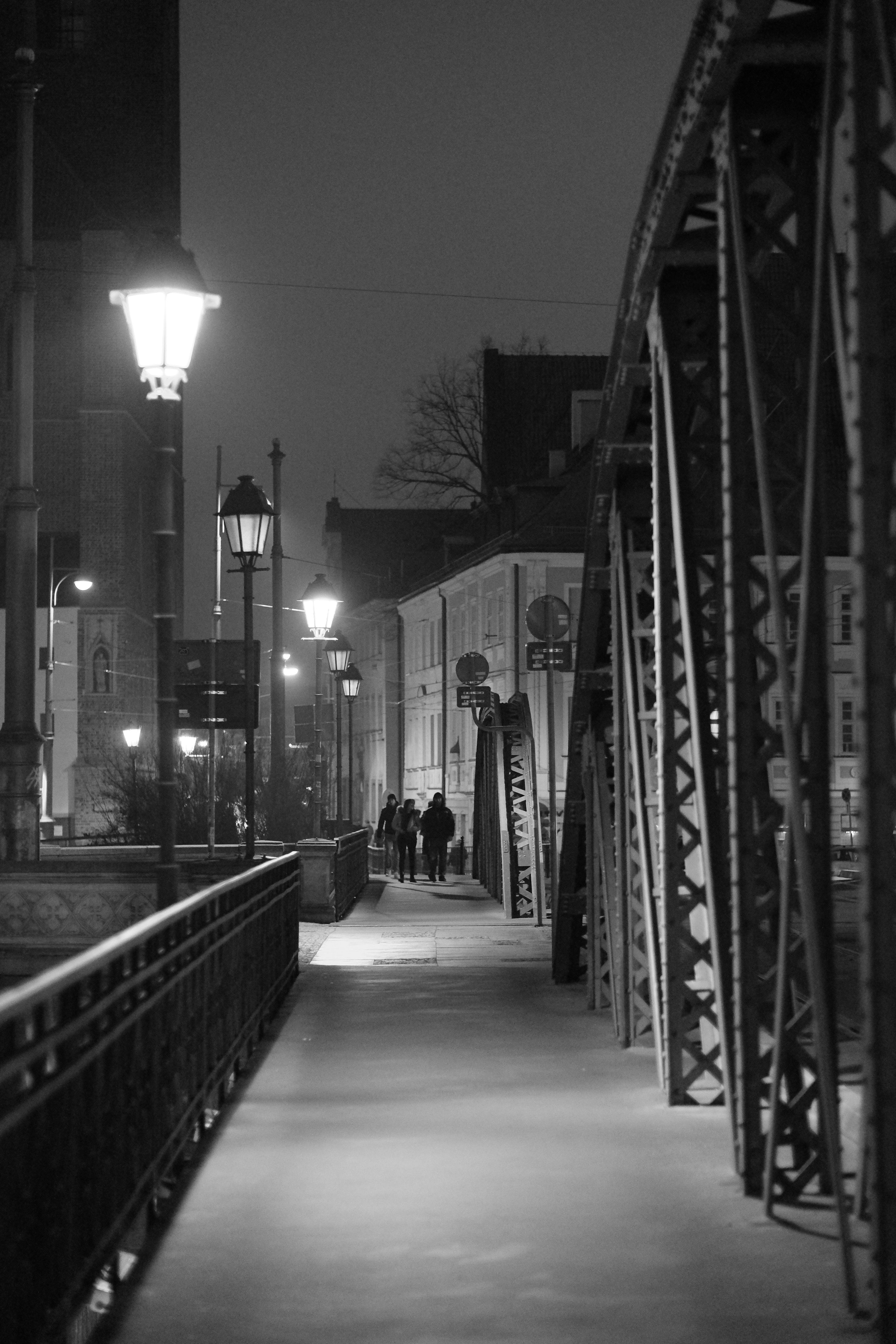 Moody Nighttime City Bridge Scene · Free Stock Photo