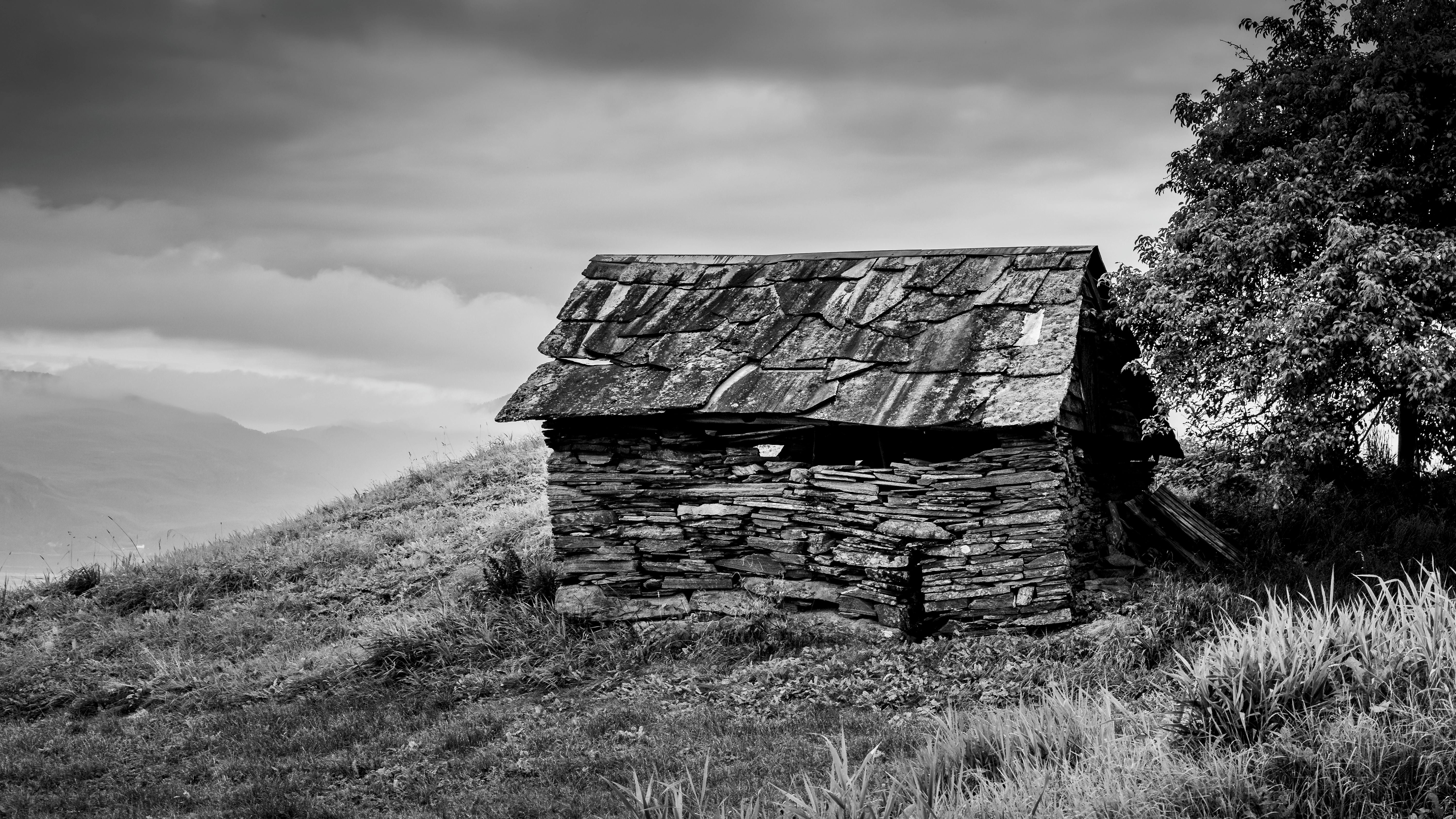 Rustic Stone Hut in Serene Countryside · Free Stock Photo