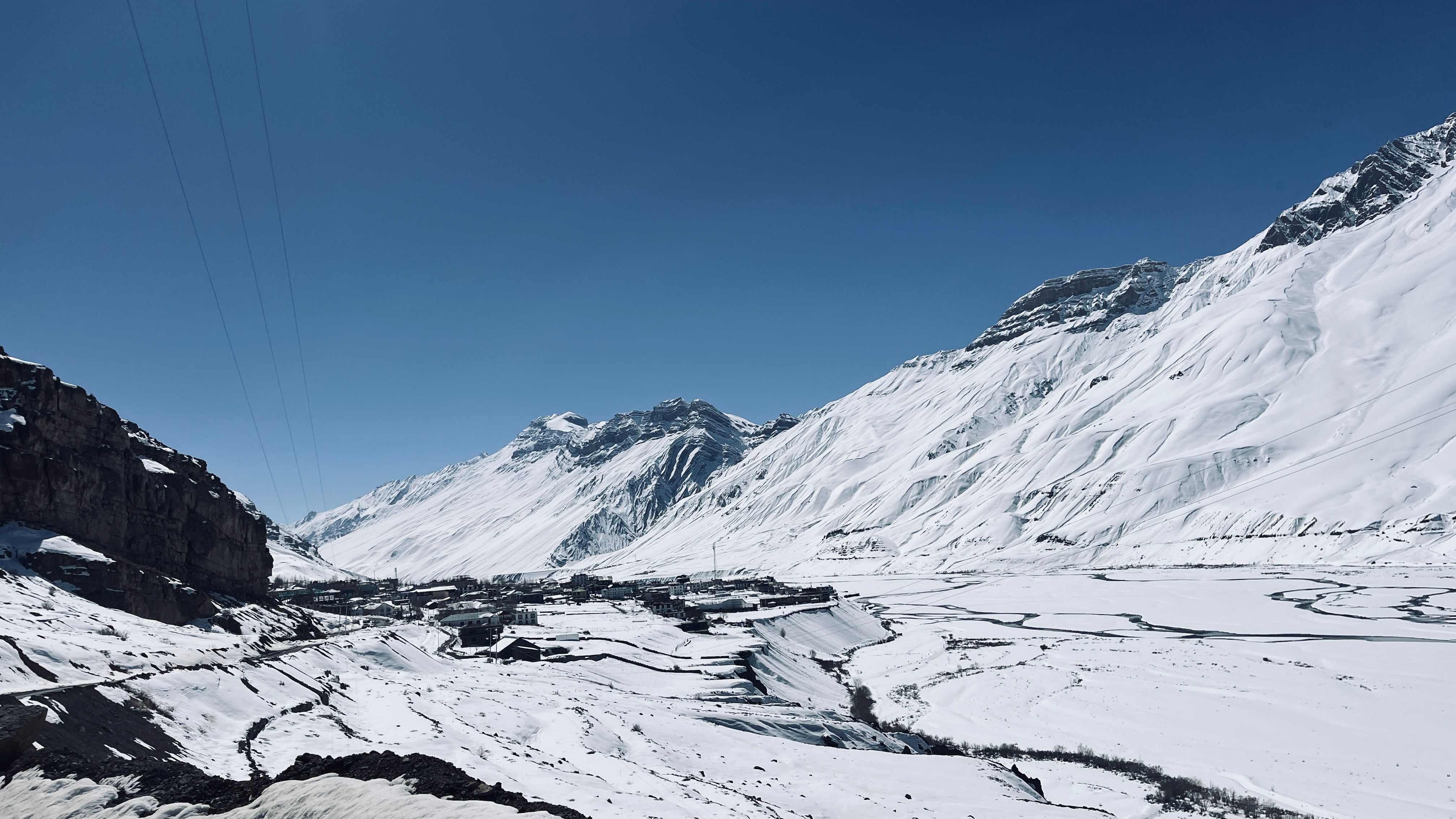 Spectacular Snow-Covered Himalayan Mountains · Free Stock Photo