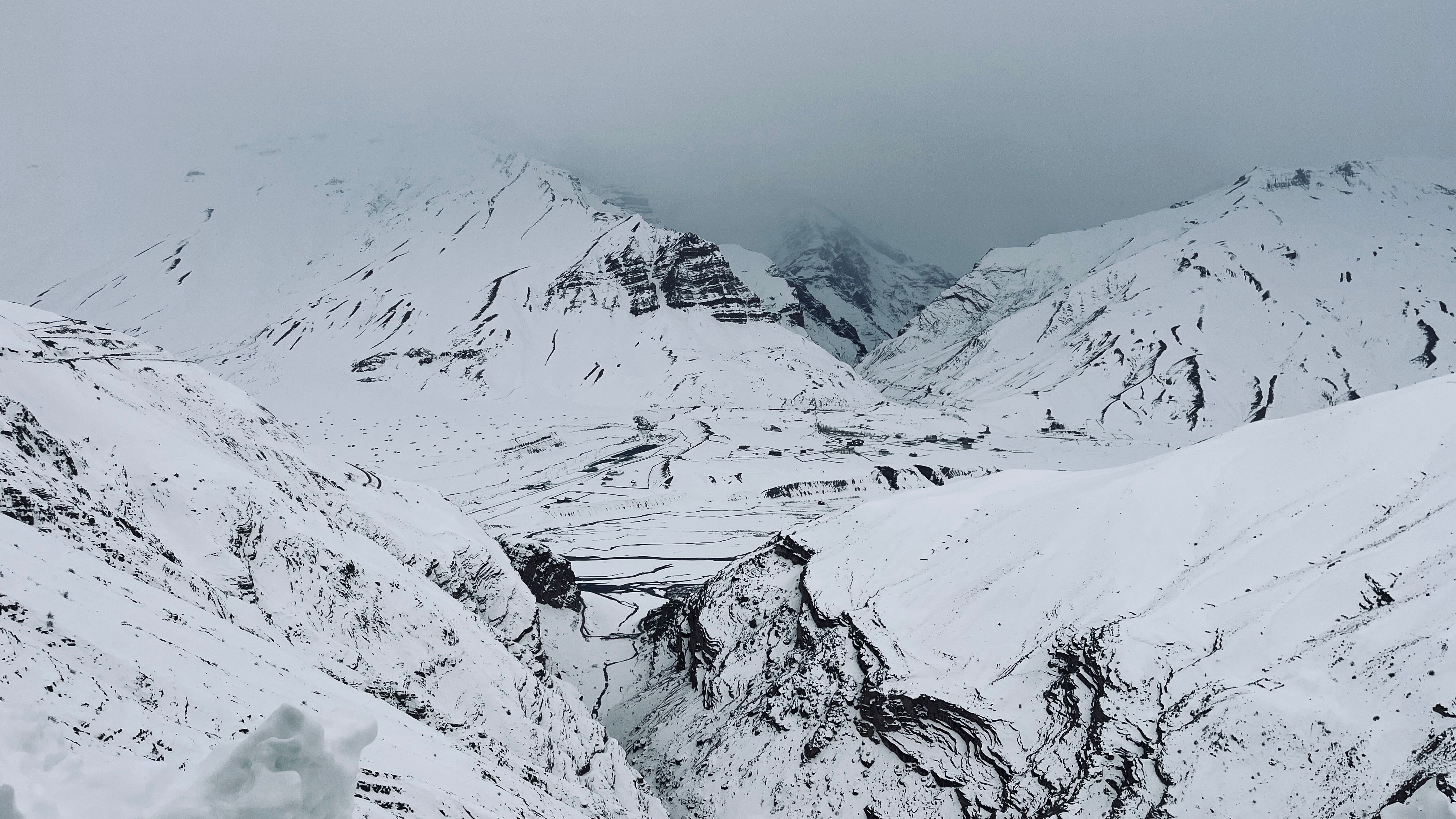 Stunning Snow-Covered Himalayan Mountainscape · Free Stock Photo