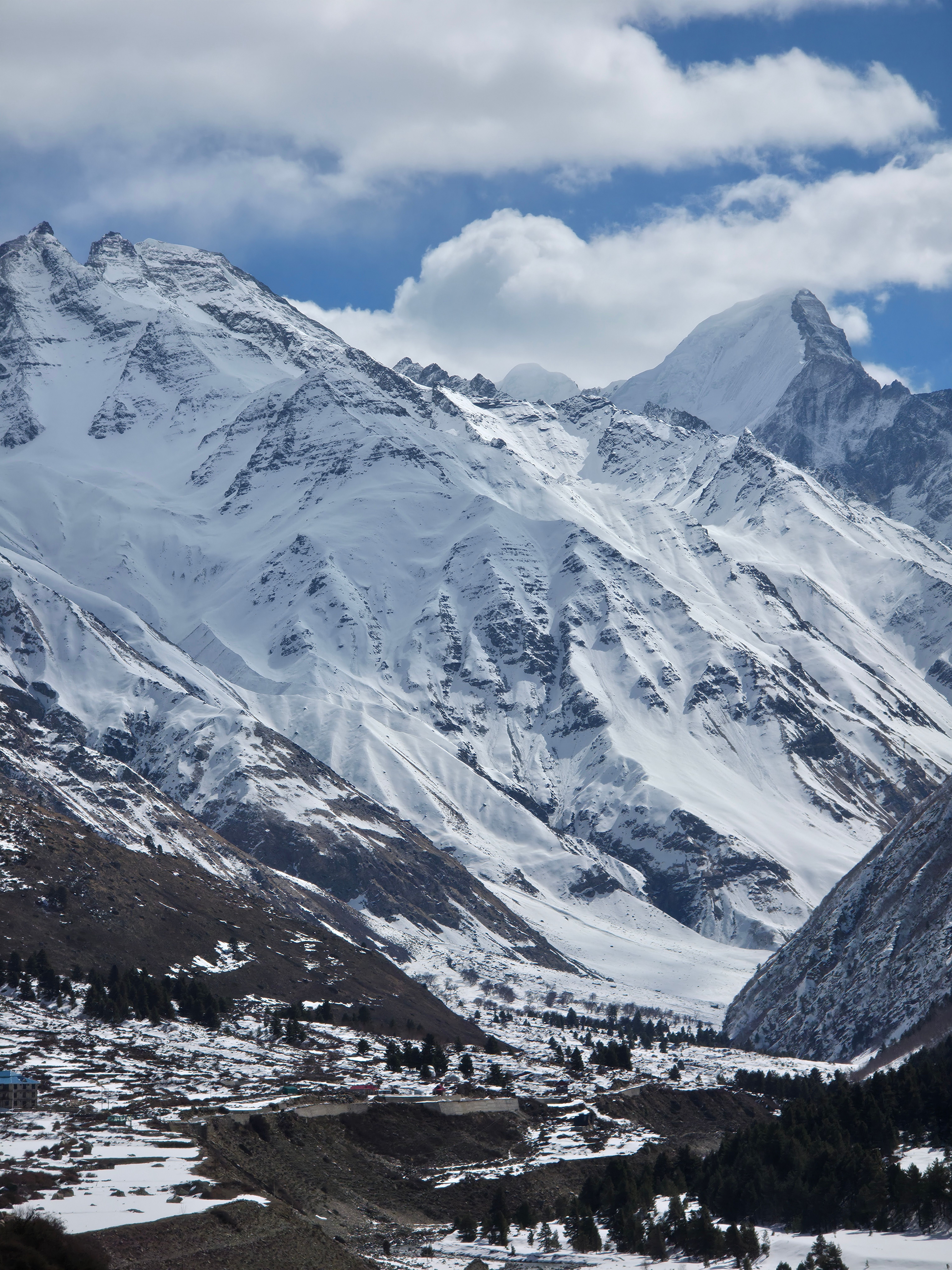 Snow-Covered Himalayan Peaks in Himachal Pradesh · Free Stock Photo