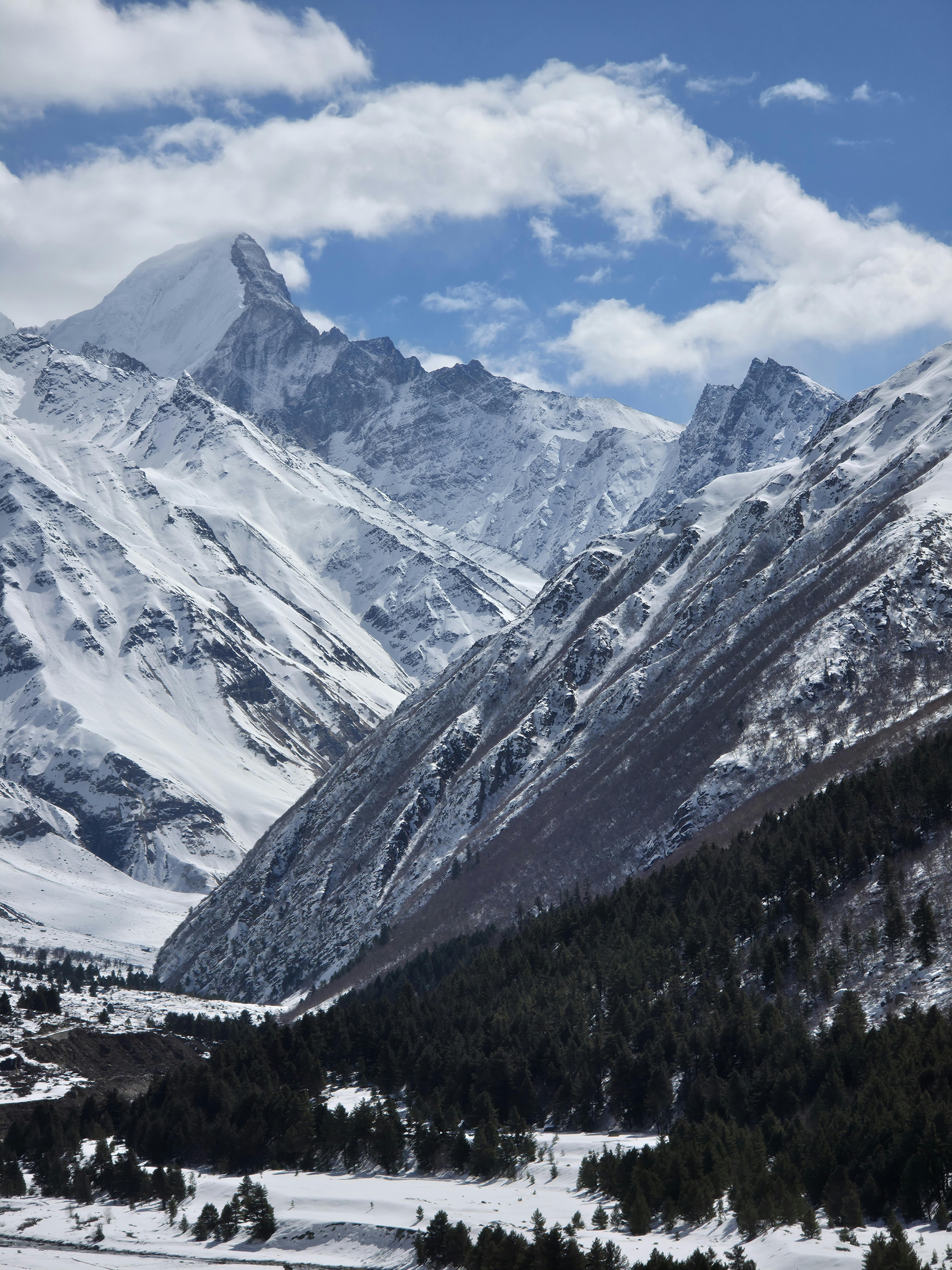 Majestic Snow-Capped Mountains in Himachal Pradesh · Free Stock Photo