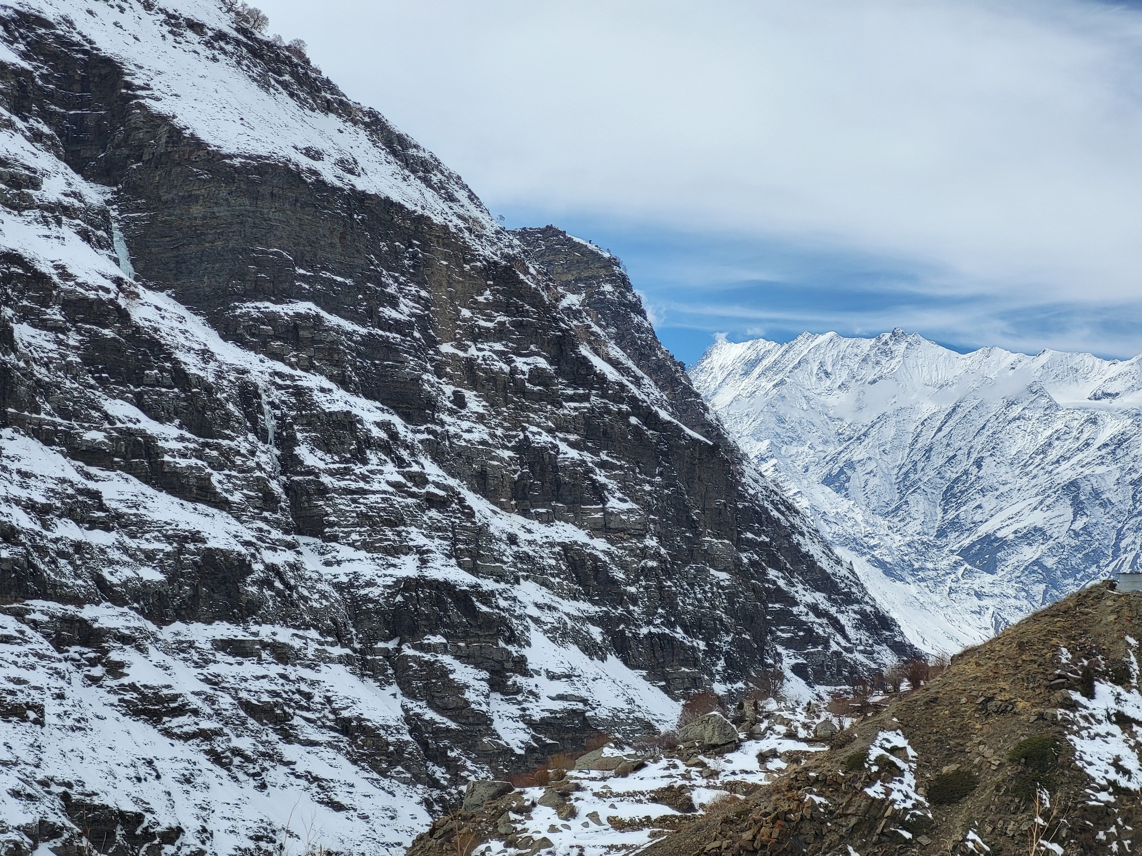Snow-Covered Himalayan Mountains in Sissu, India · Free Stock Photo