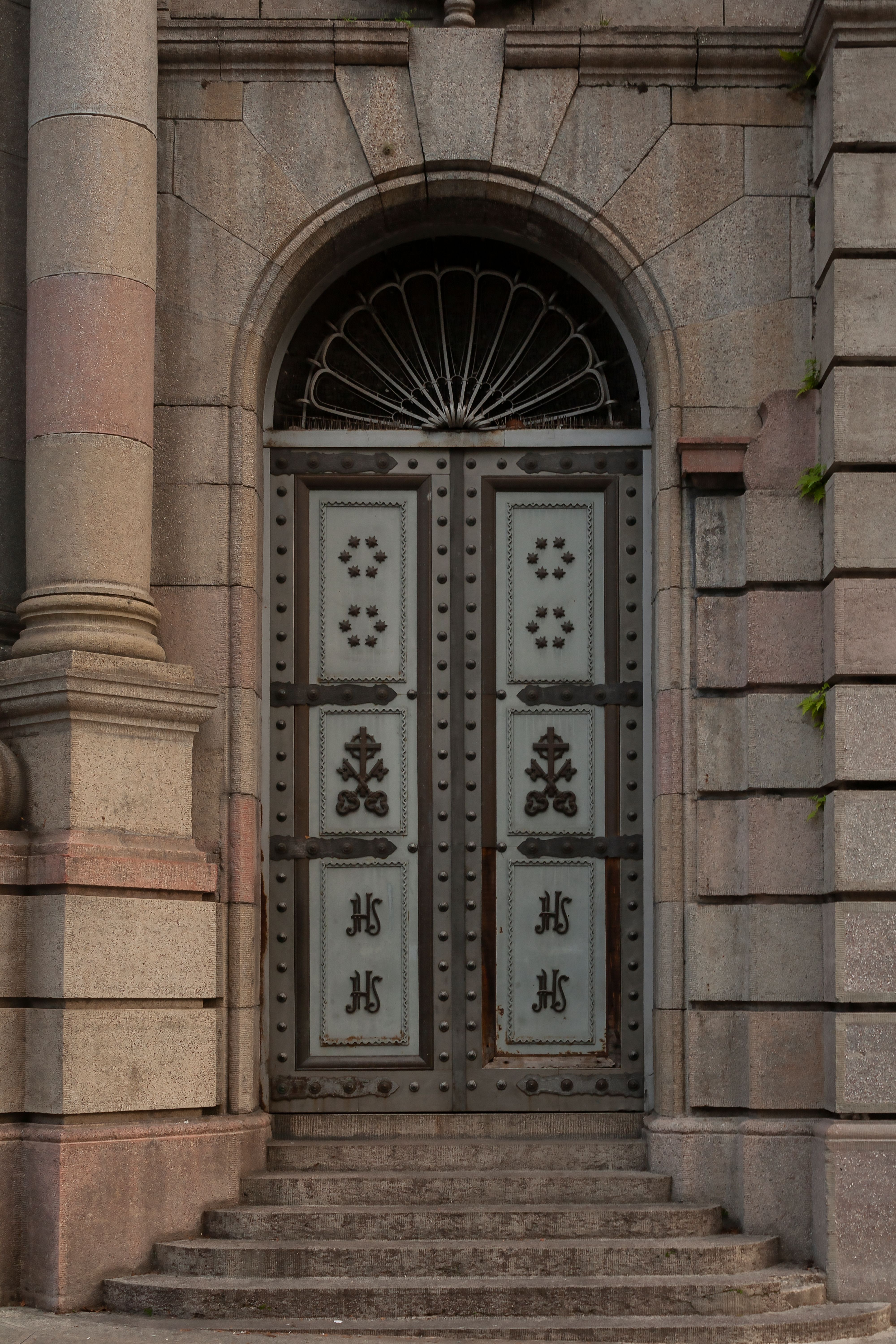 Puerta Colonial Histórica En La Arquitectura De Mérida · Foto de stock ...