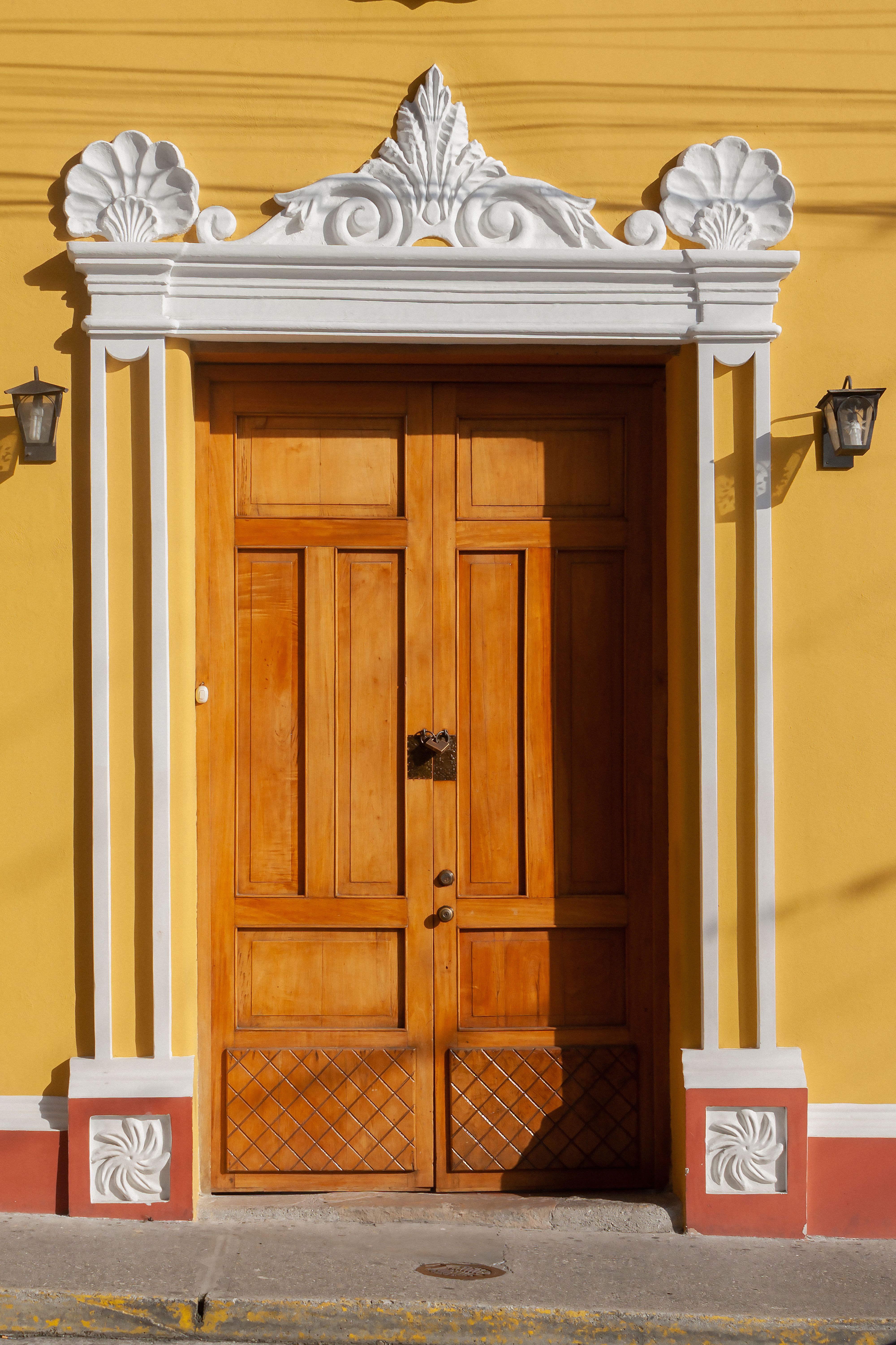 Elegant Colonial Doorway in Mérida, Venezuela · Free Stock Photo