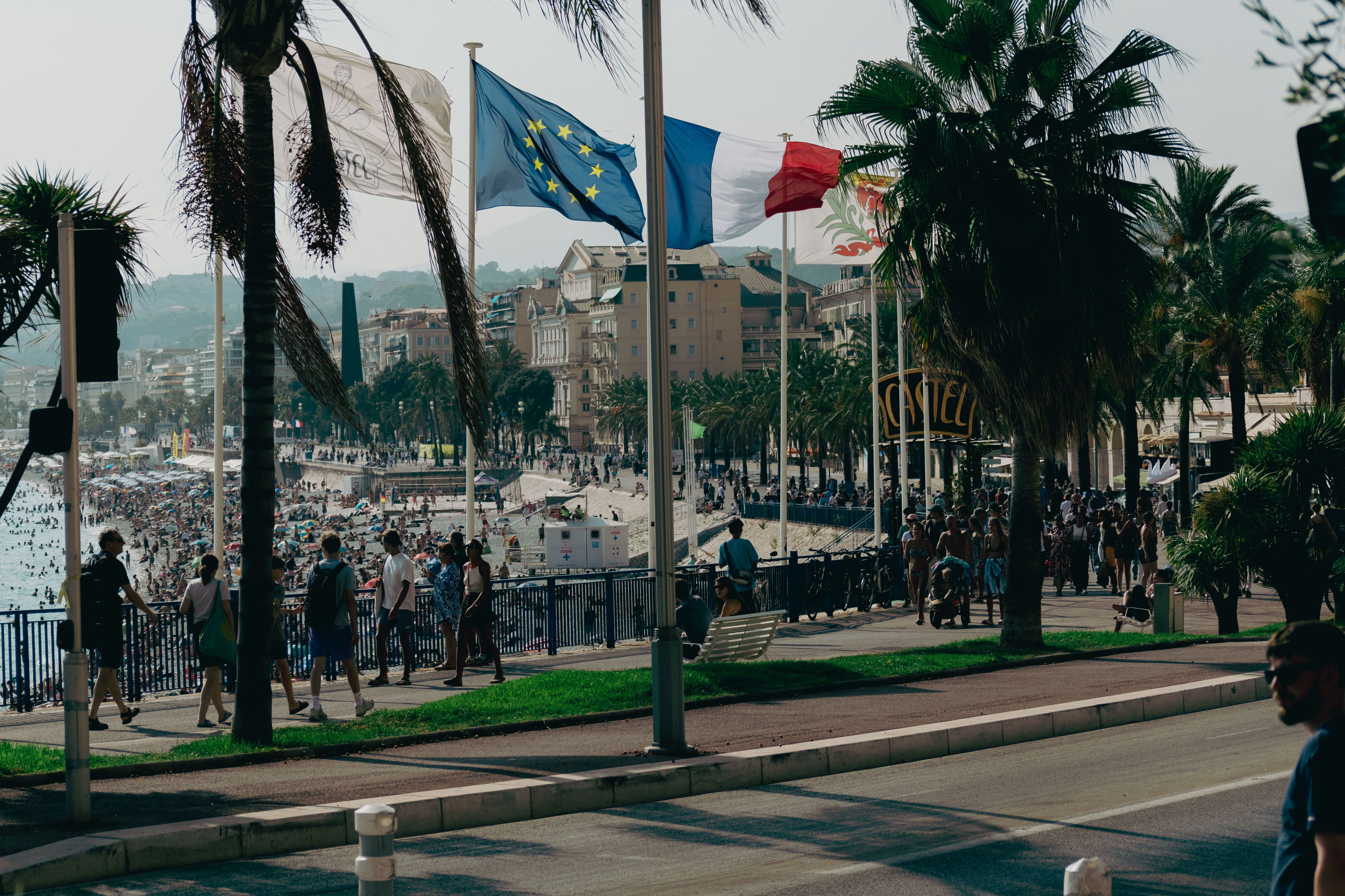 Lively Promenade at Nice's Waterfront in Summer · Free Stock Photo