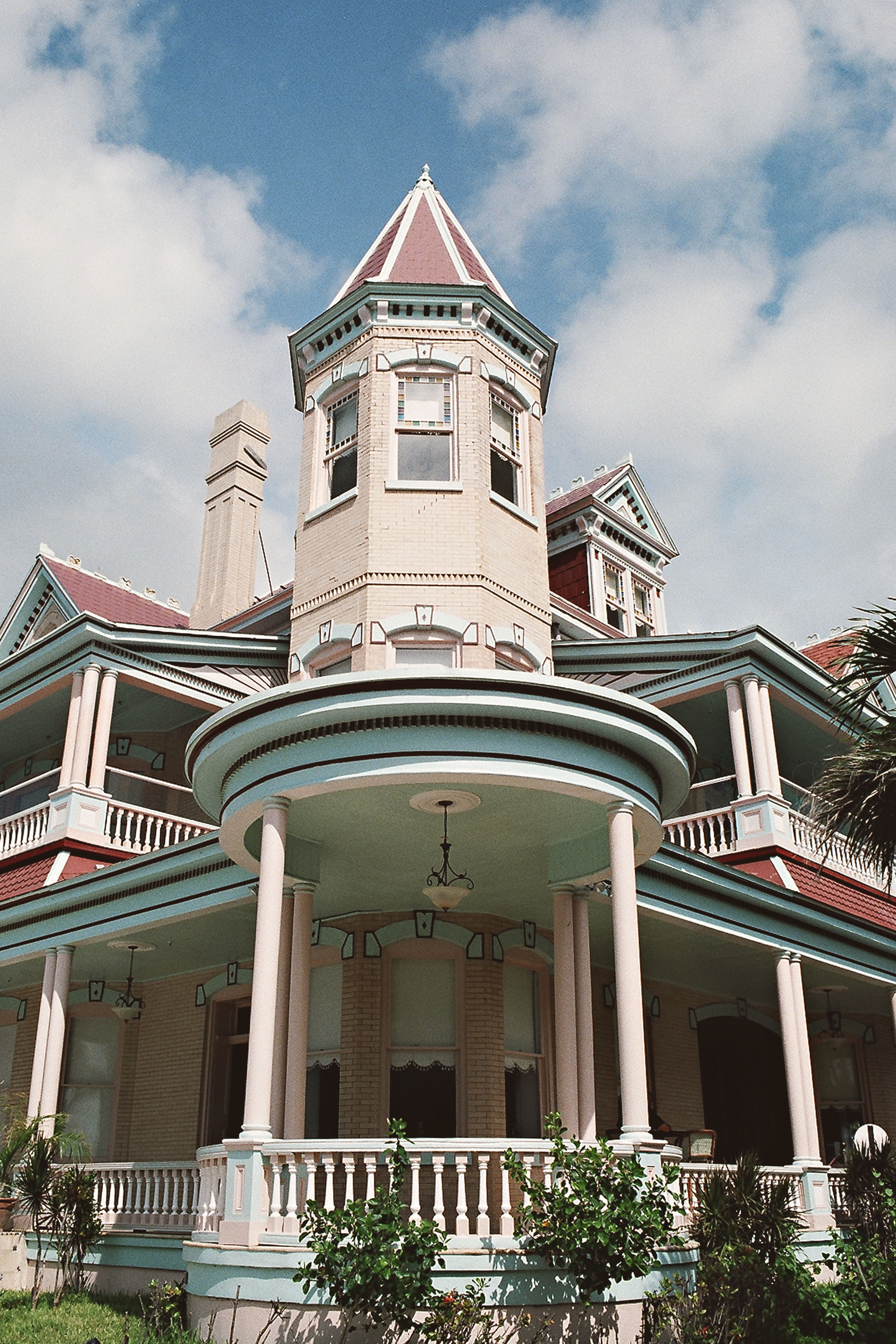 Vintage Colonial Architecture in Key West · Free Stock Photo