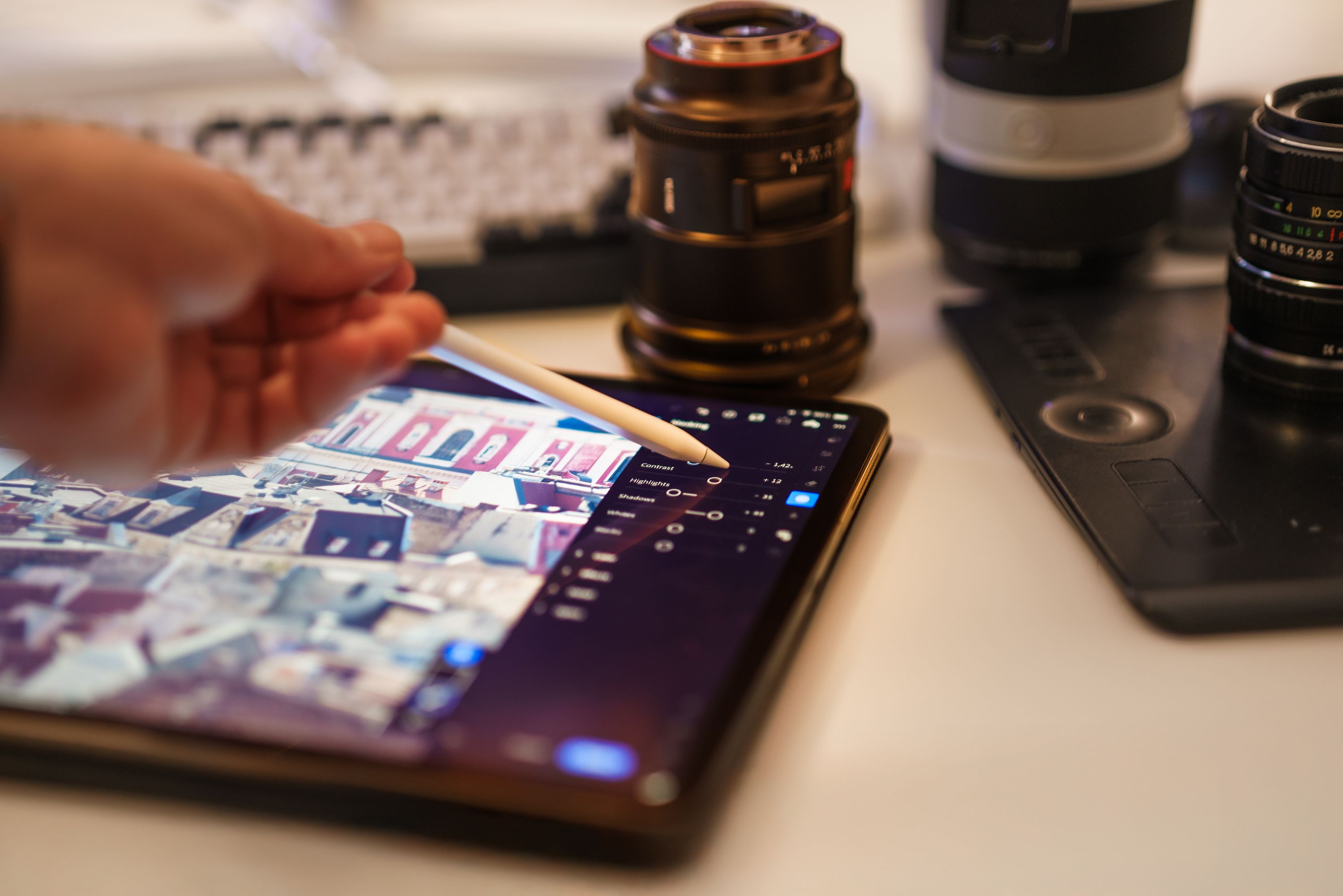 Espacio De Trabajo De Edición De Fotografía Profesional · Foto de stock ...