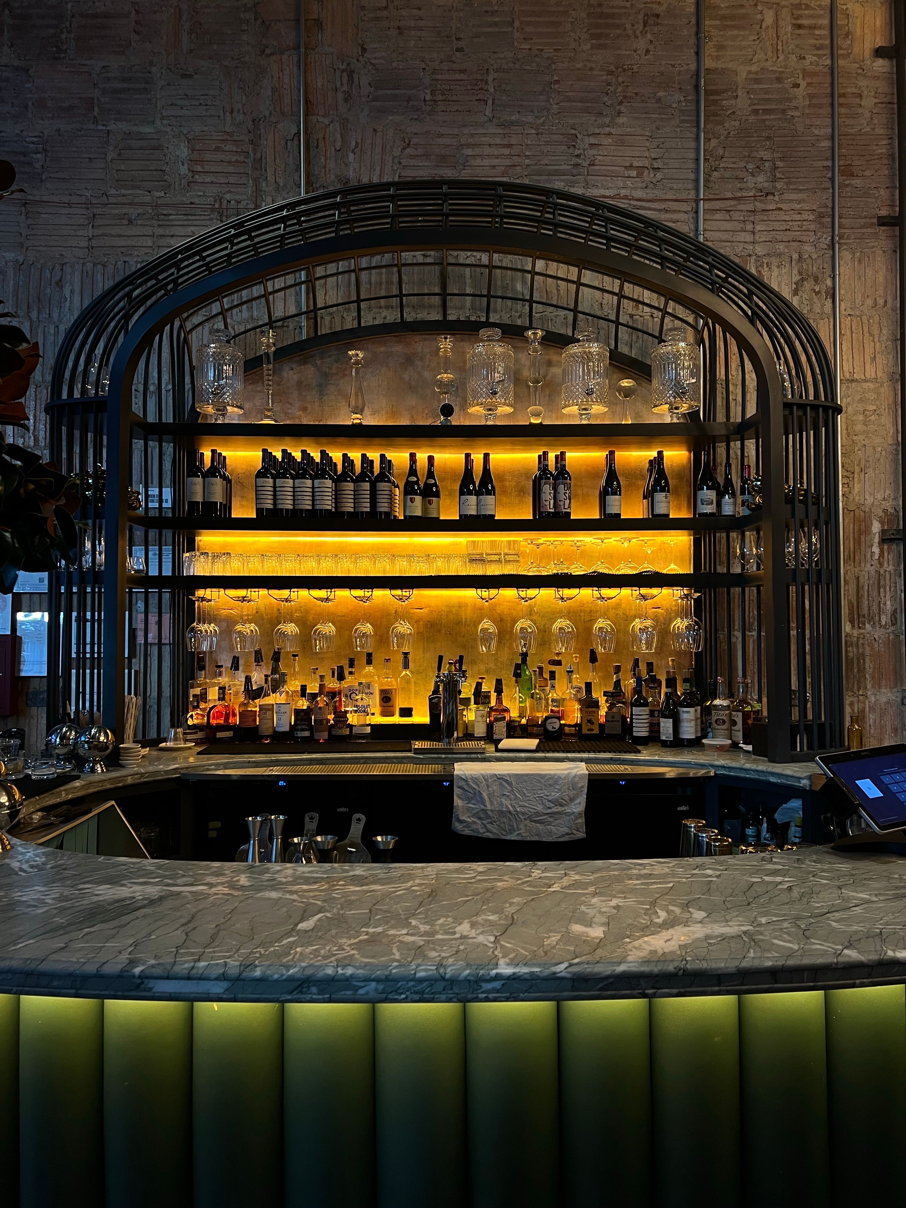 Elegant Bar with Warm Ambient Lighting · Free Stock Photo