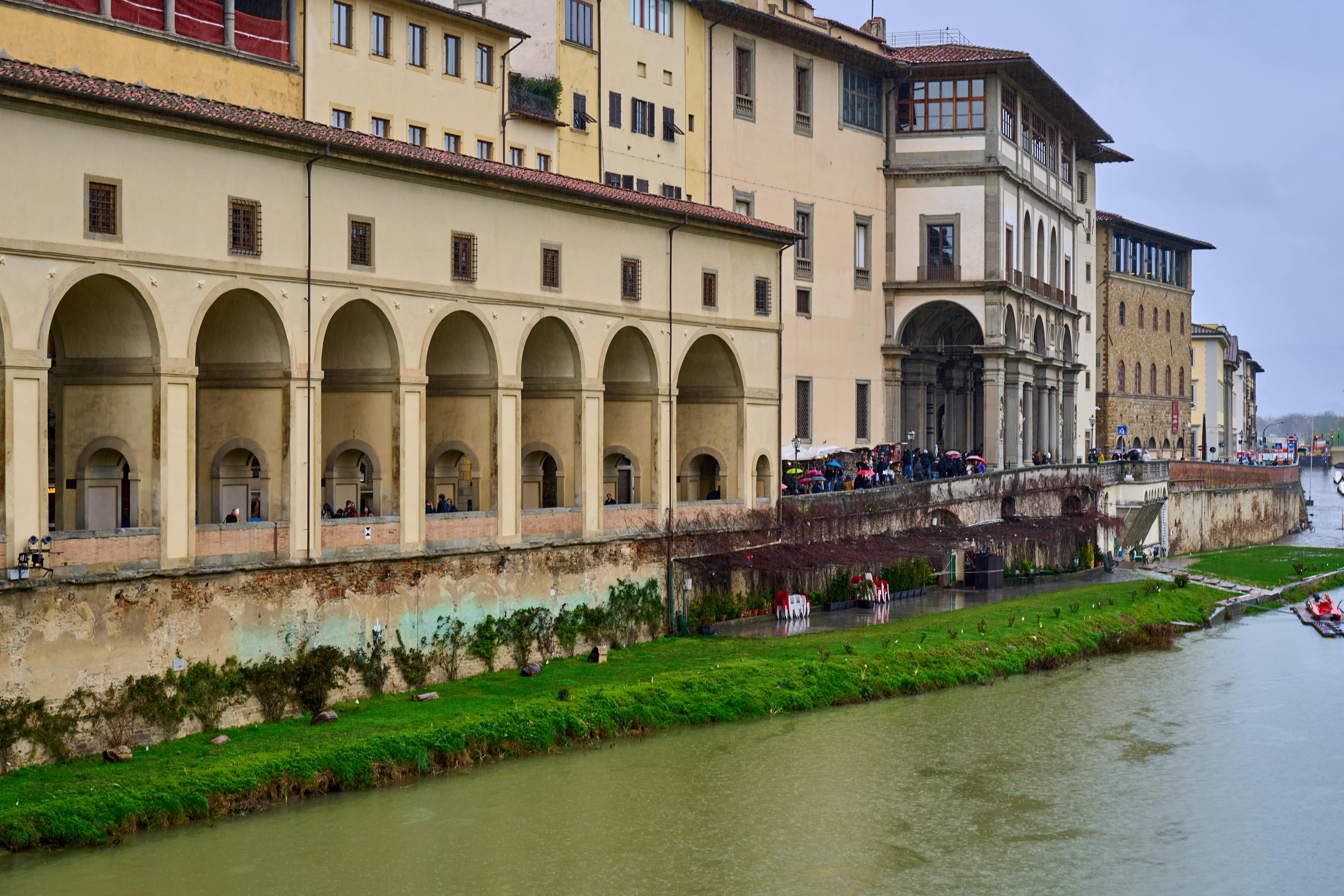 Historical Architecture along Florence's Arno River · Free Stock Photo