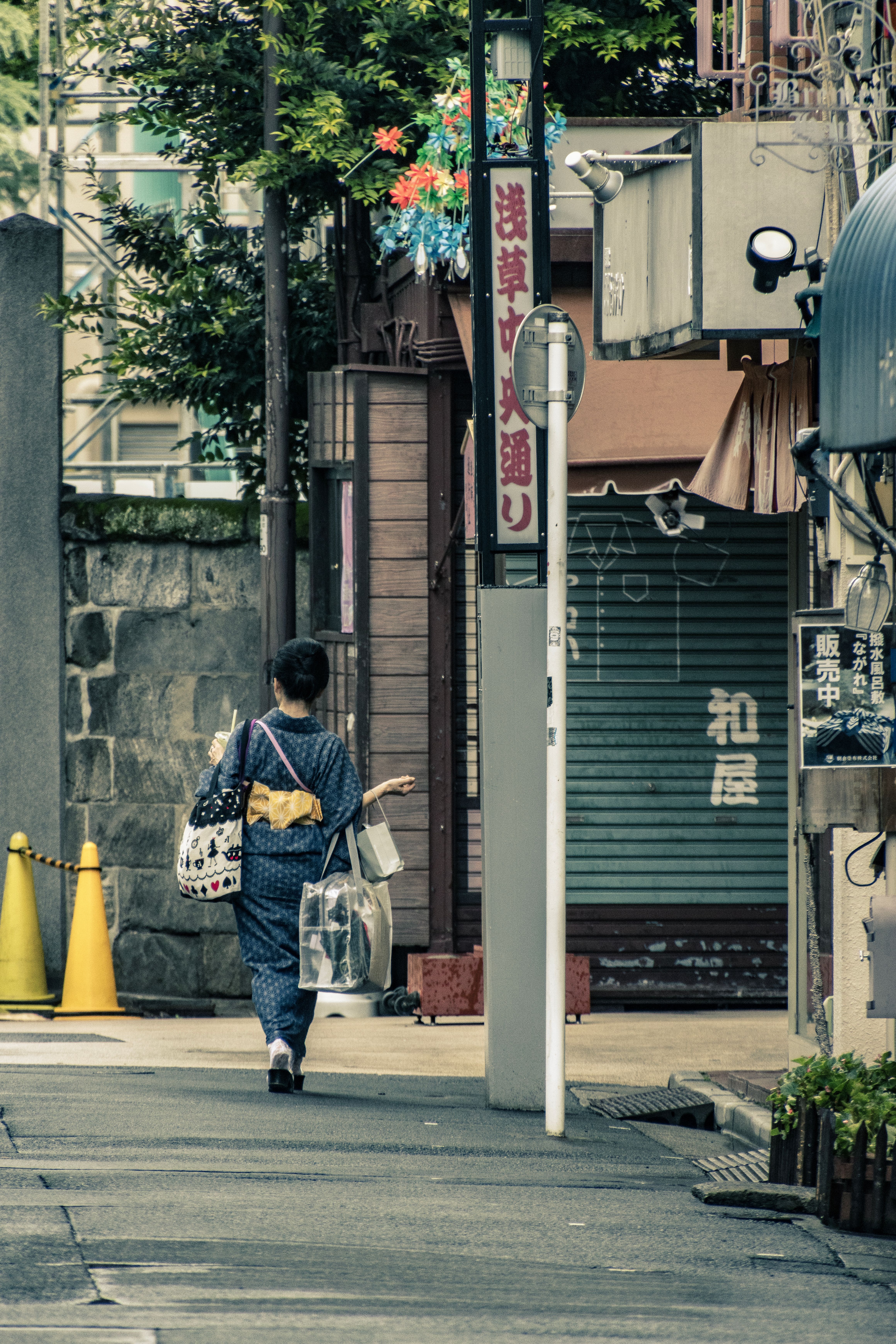 Traditional Japanese Street Scene in Tokyo · Free Stock Photo