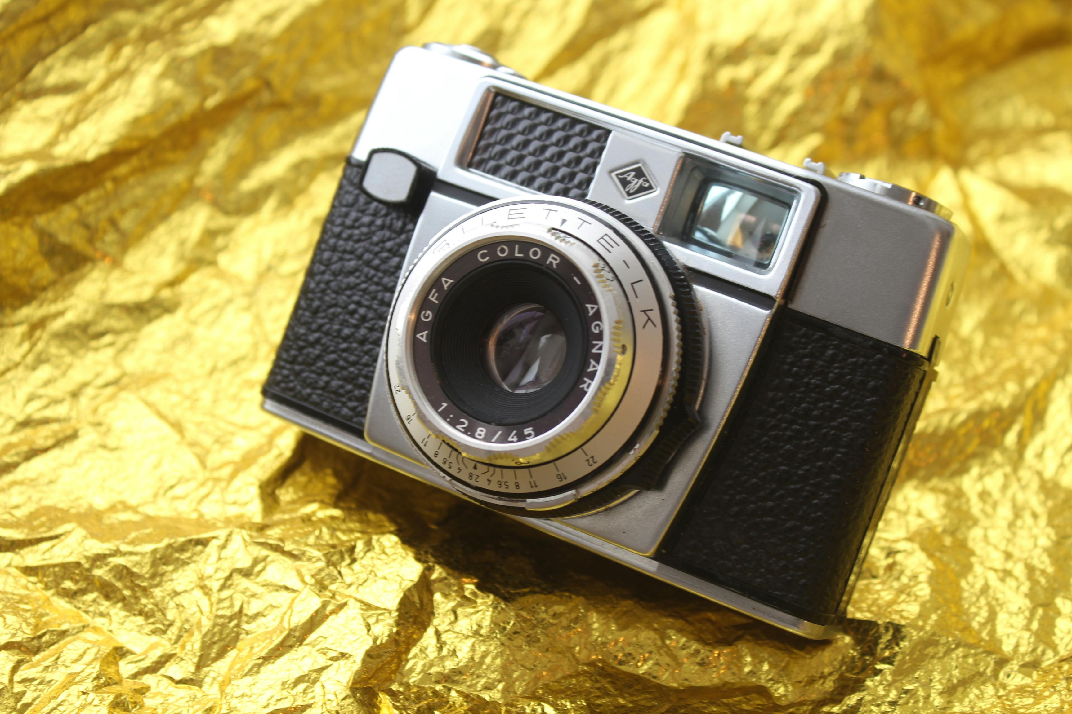 Vintage Agfa Camera on Decorative Gold Paper · Free Stock Photo