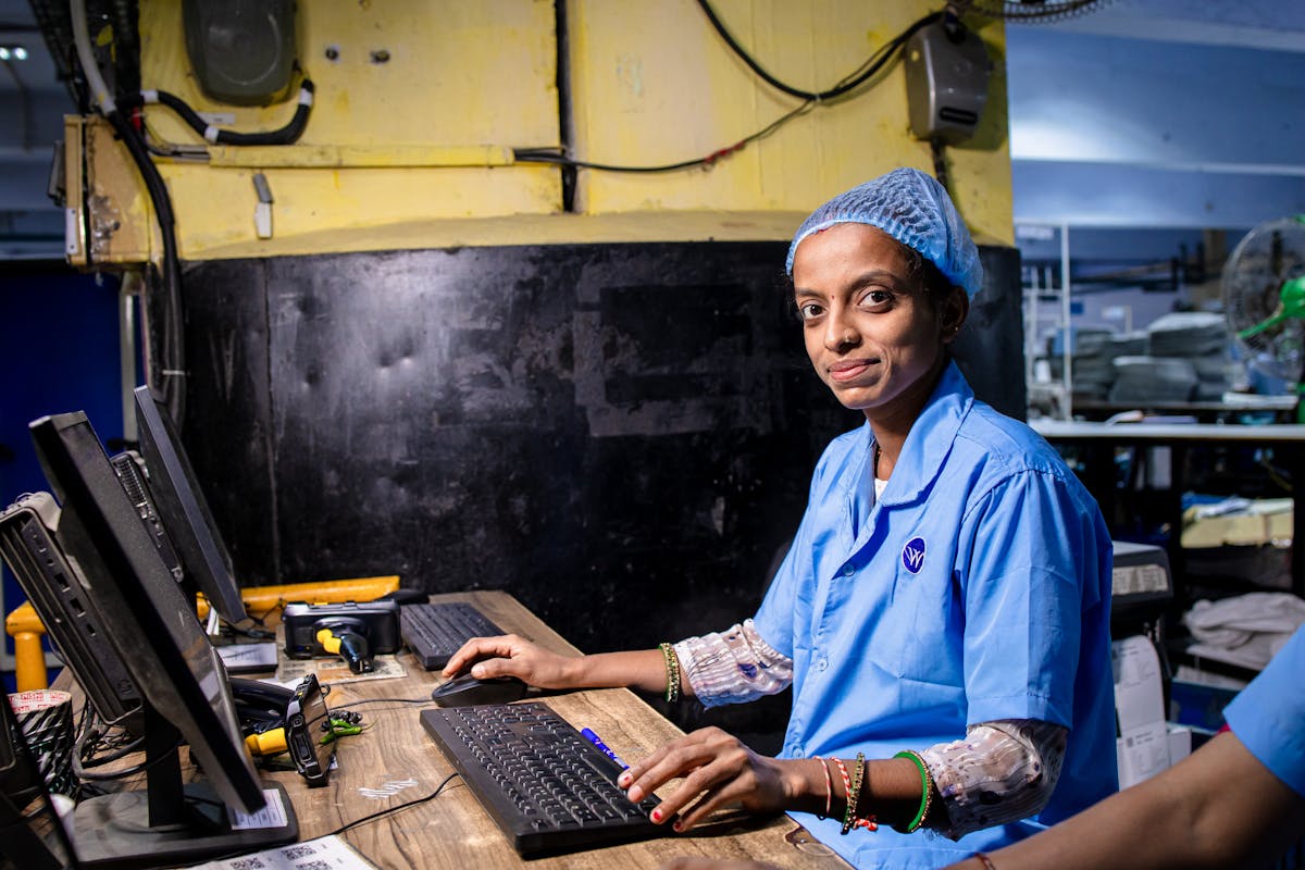 Office Worker Photos, Download The BEST Free Office Worker Stock Photos ...