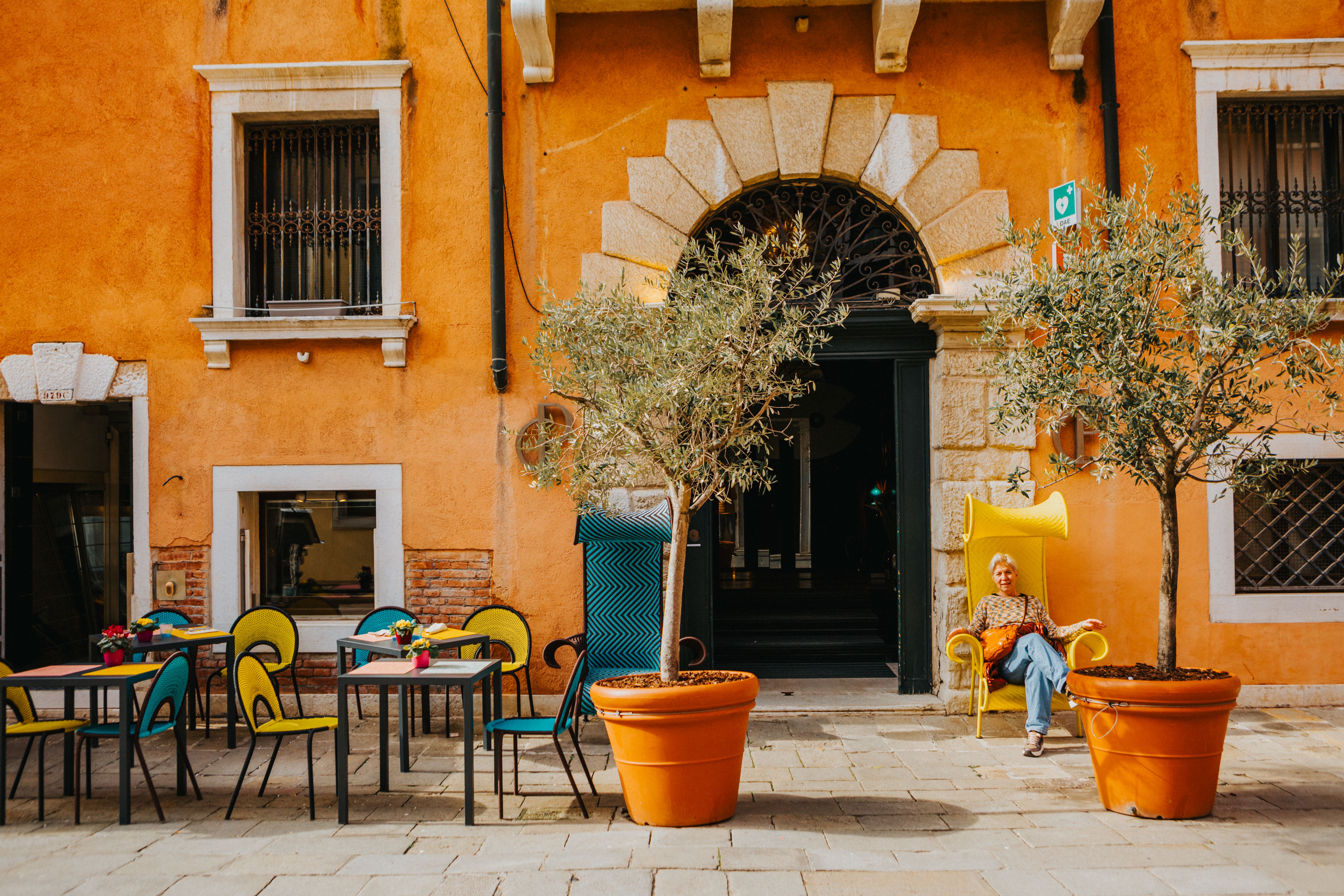 Charming Outdoor Cafe Scene in Europe · Free Stock Photo