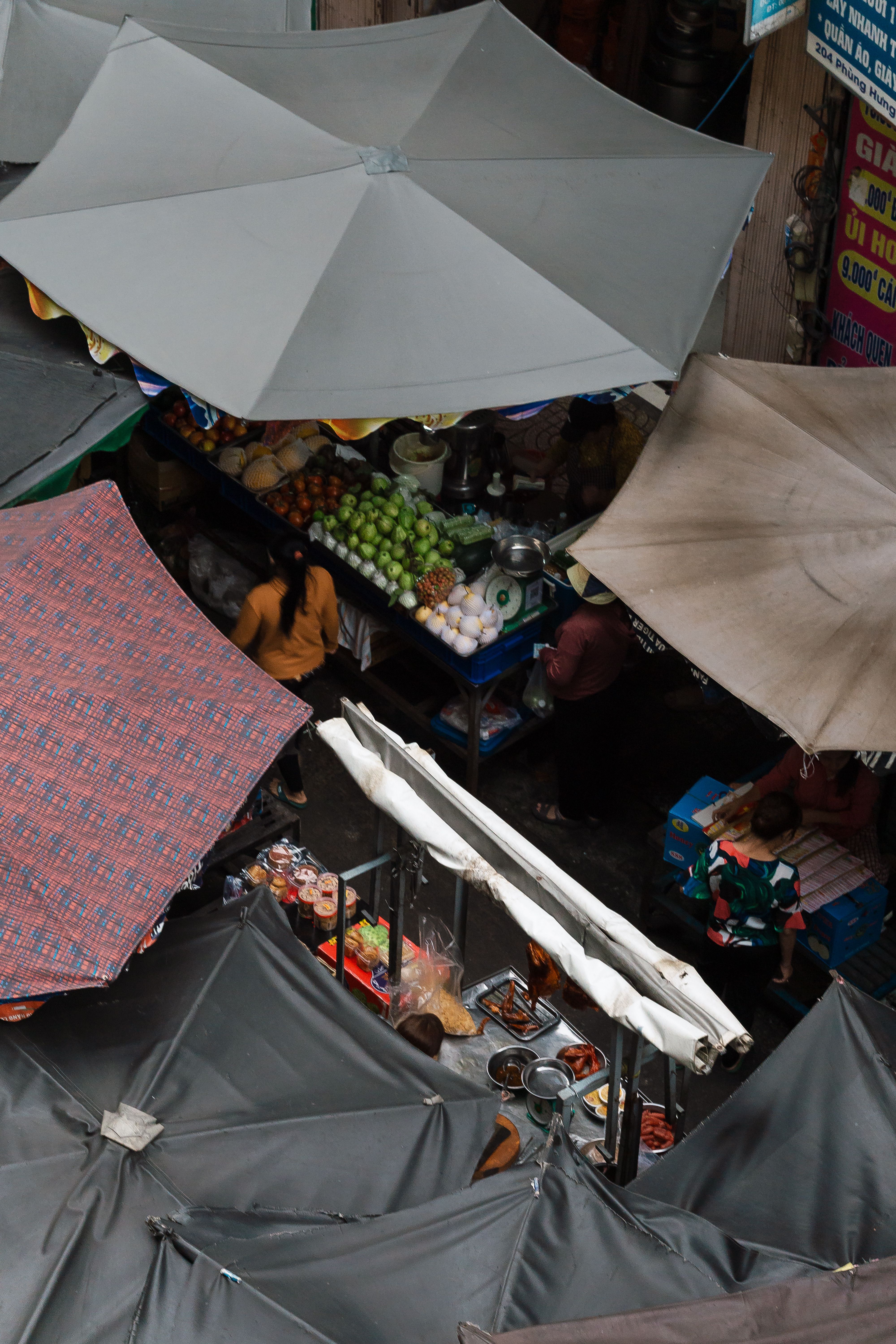 Aerial View of Bustling Outdoor Market Stalls · Free Stock Photo