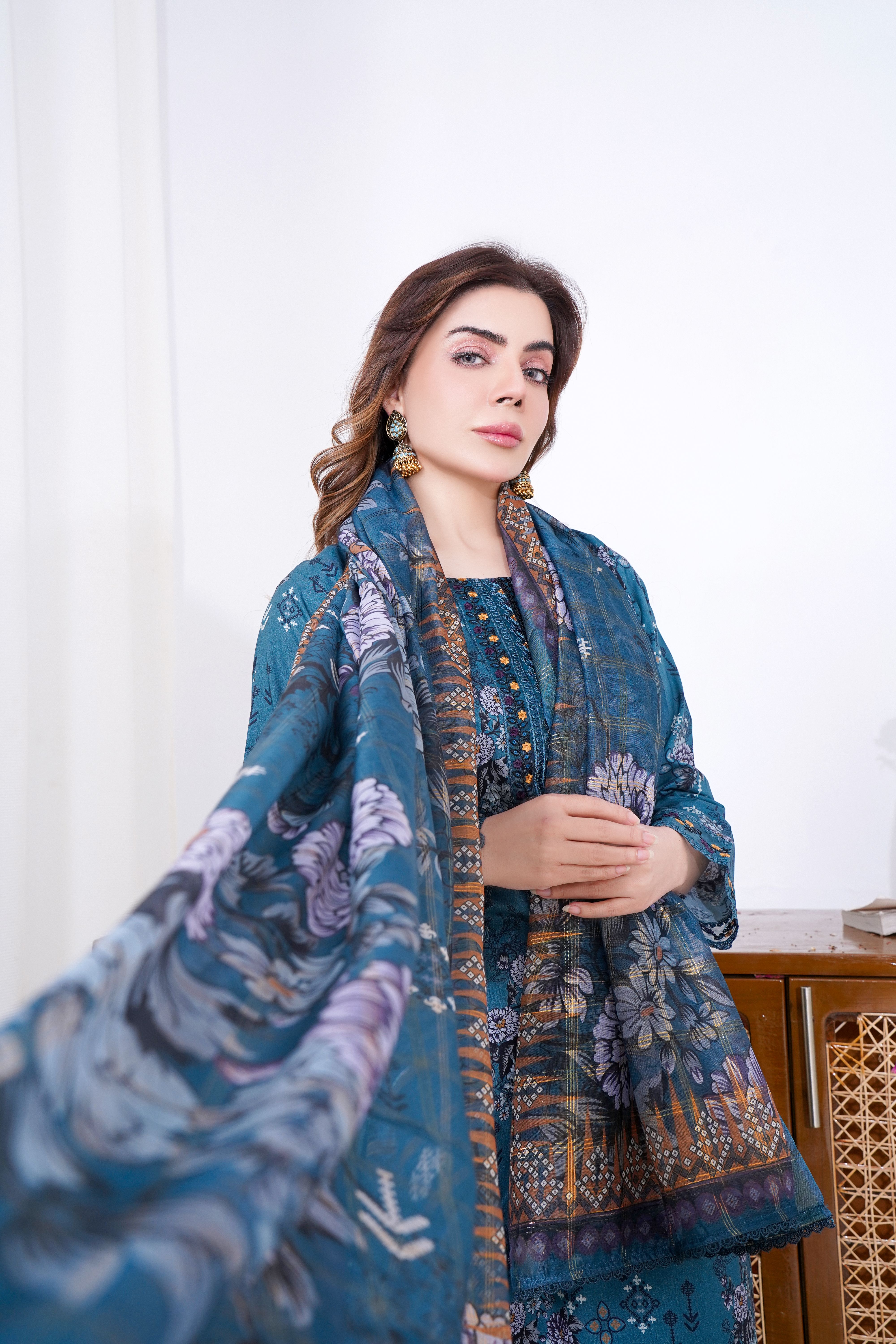 Model Busana Elegan Dengan Pakaian Tradisional Pakistan · Foto Stok Gratis