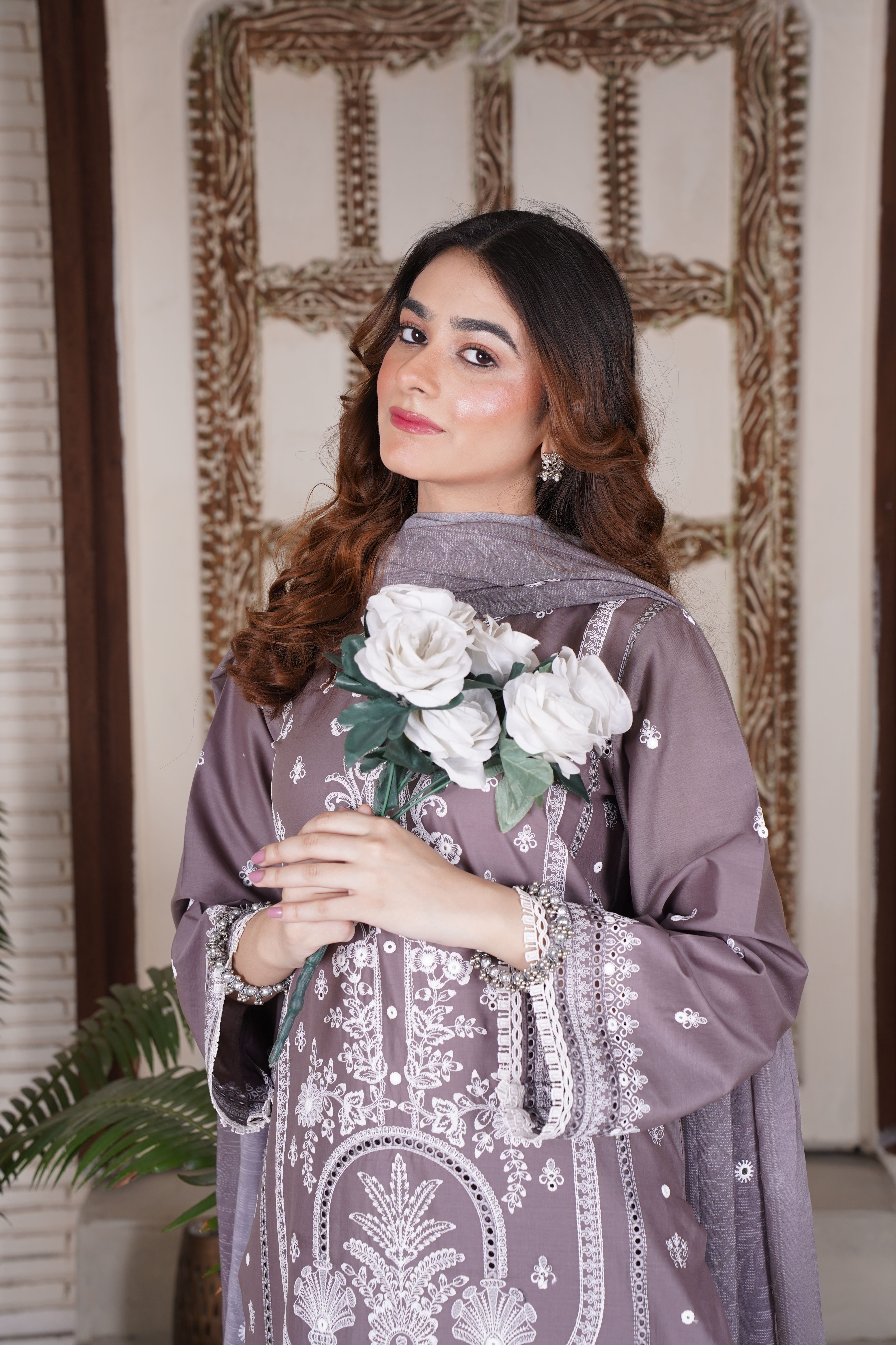Model Elegan Dalam Pakaian Tradisional Pakistan · Foto Stok Gratis