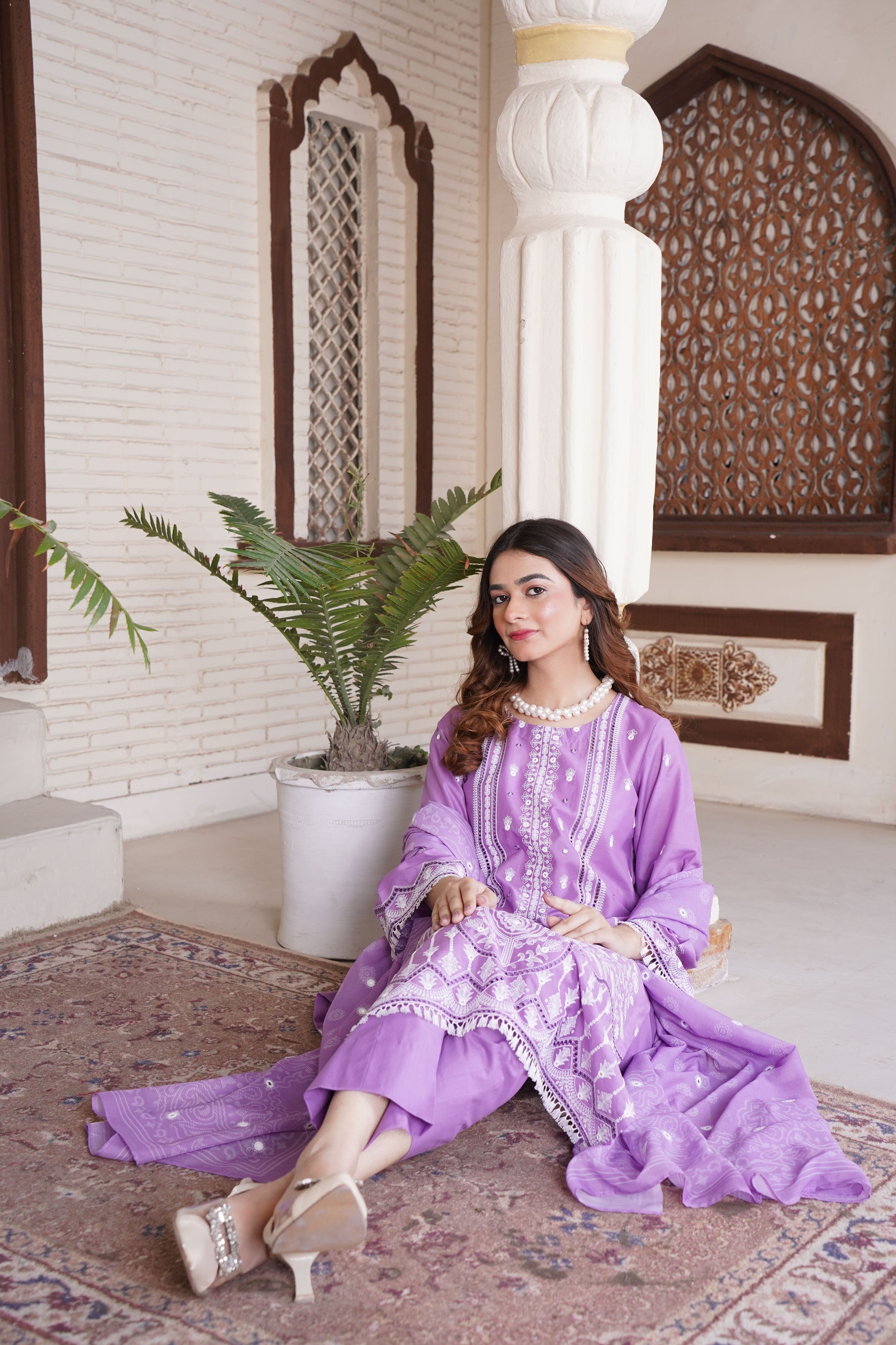 Elegant Pakistani Fashion in Lahore Setting · Free Stock Photo