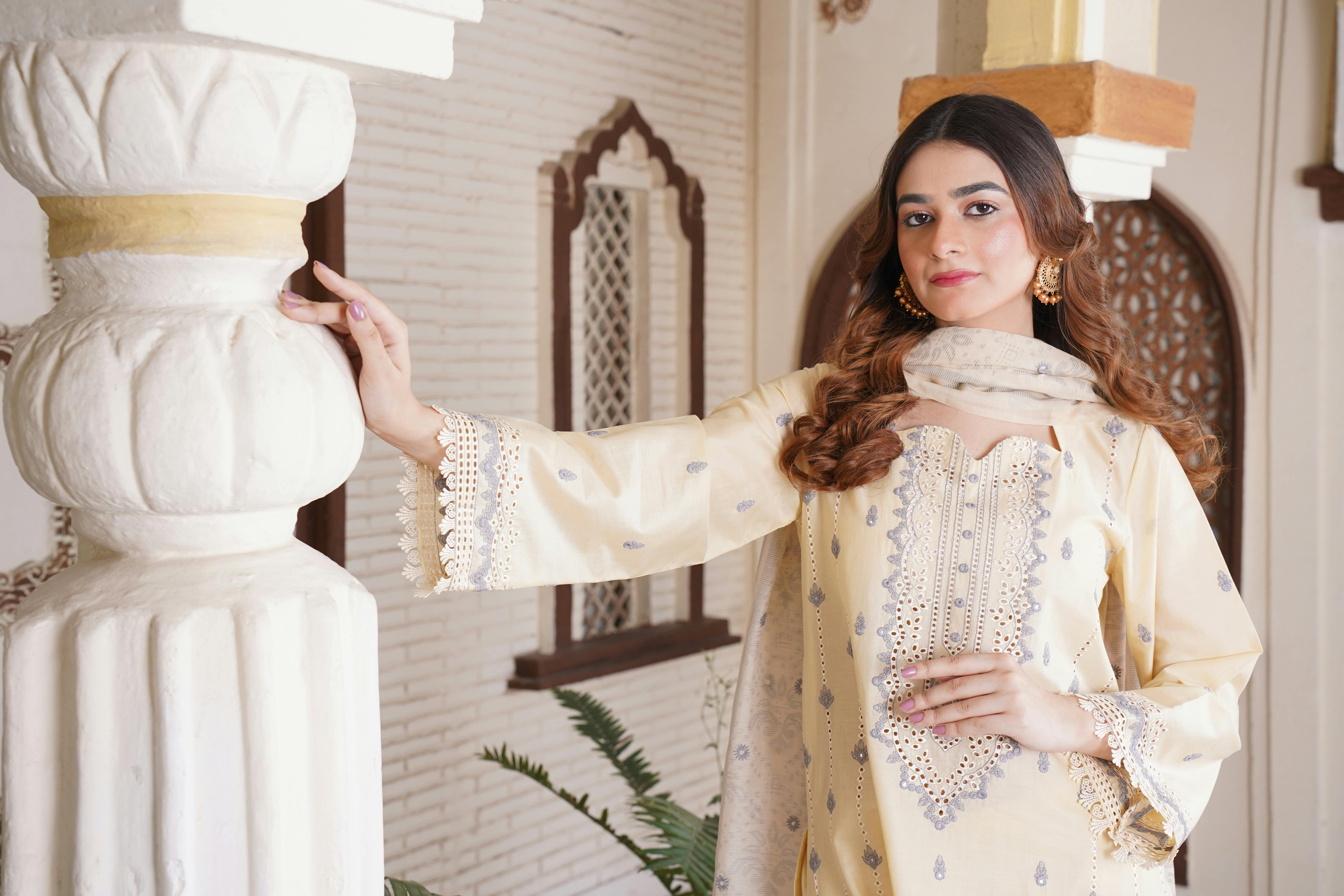 Elegant Pakistani Fashion Shoot in Lahore · Free Stock Photo