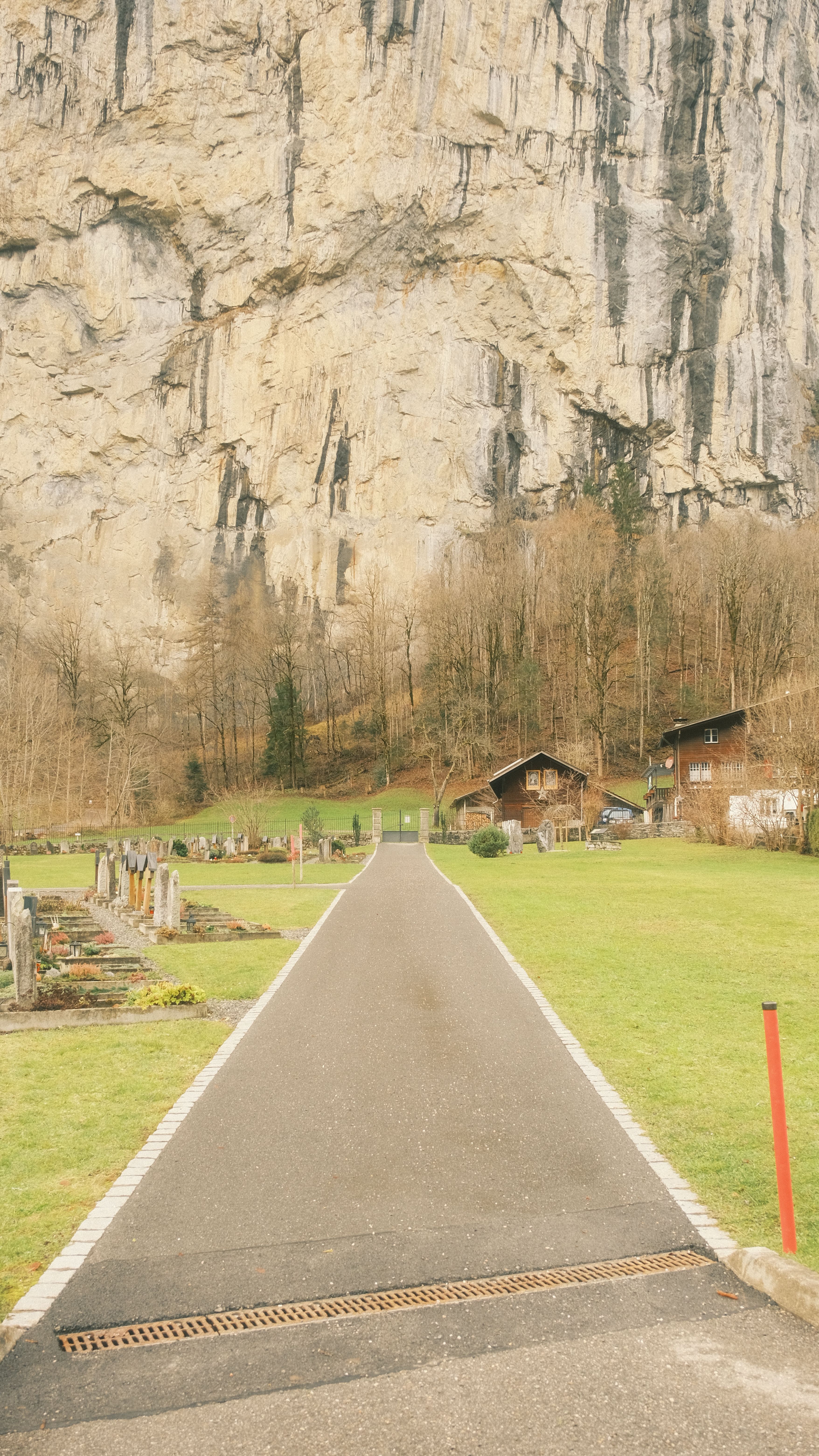 Scenic Pathway Leading to Swiss Mountain Retreat · Free Stock Photo